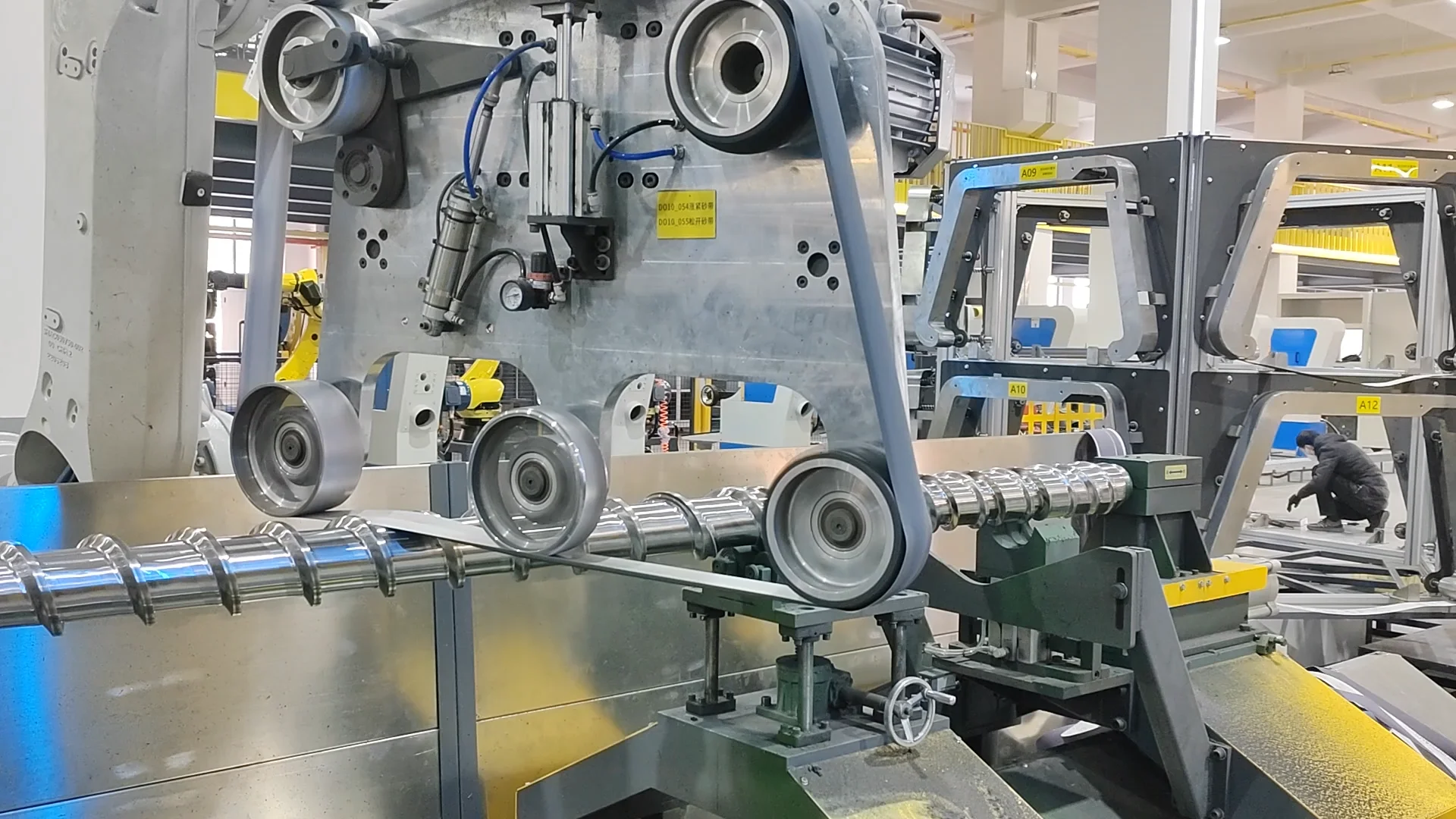 Large Robot Polishing Long Workpieces Car Rear Bilge Grinding Car ...