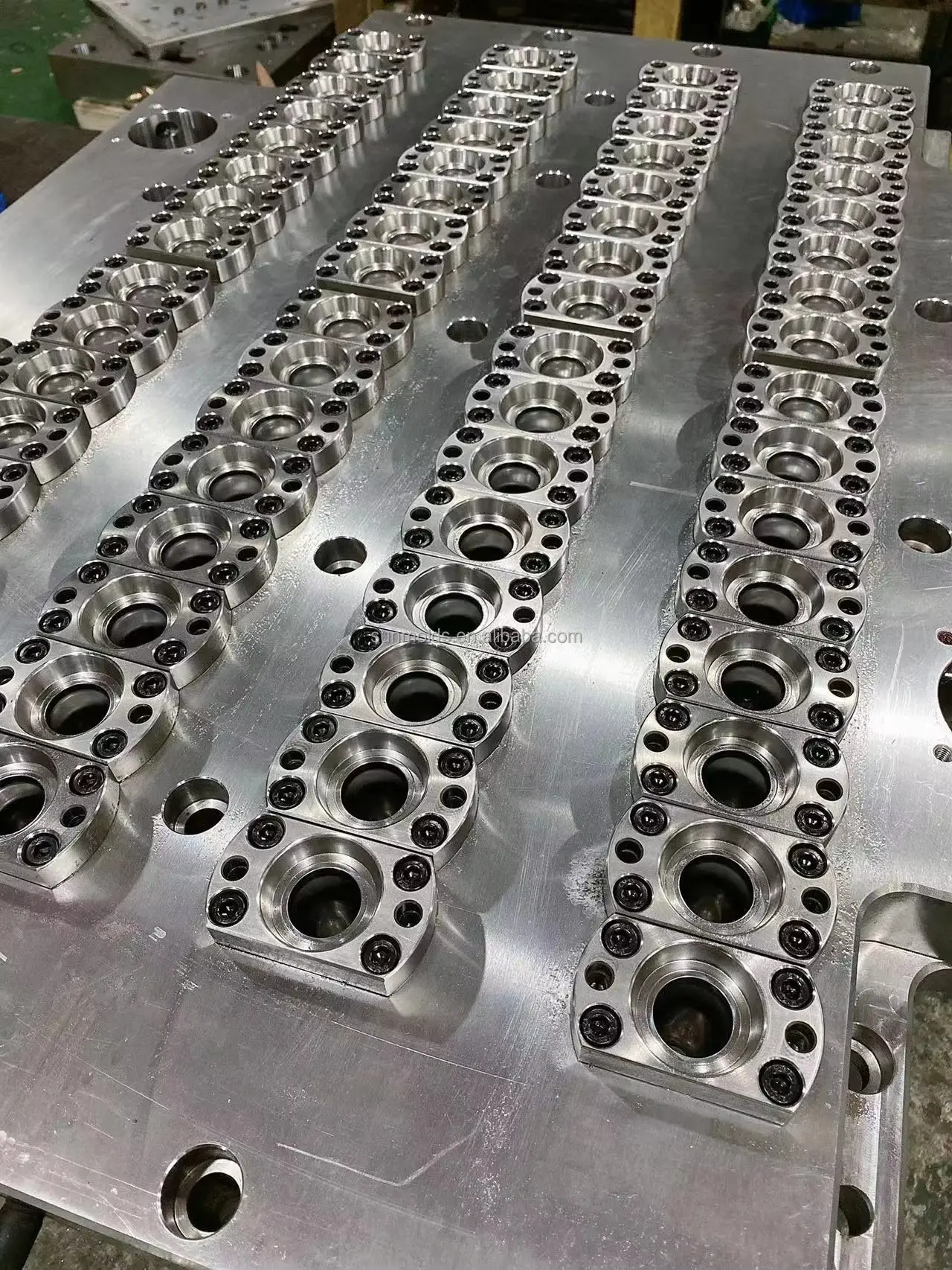 28mm 32 Cavity Water Bottle Injection Pet Preform Mold Maker