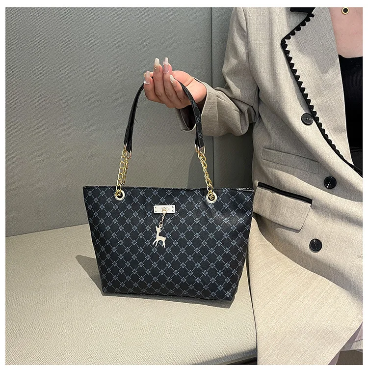 Retro Letter Printing Shoulder Bag - Perfect for All Seasons