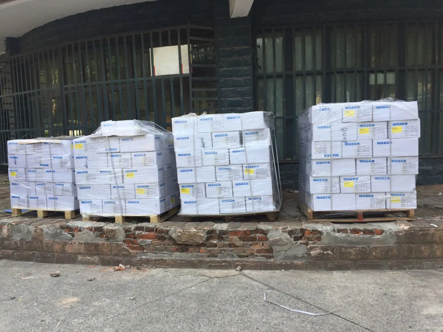 卡车原装进口wabco单室空气干燥器4324200680 - Buy 威伯科4324210080 4324210087 4324210090 ...