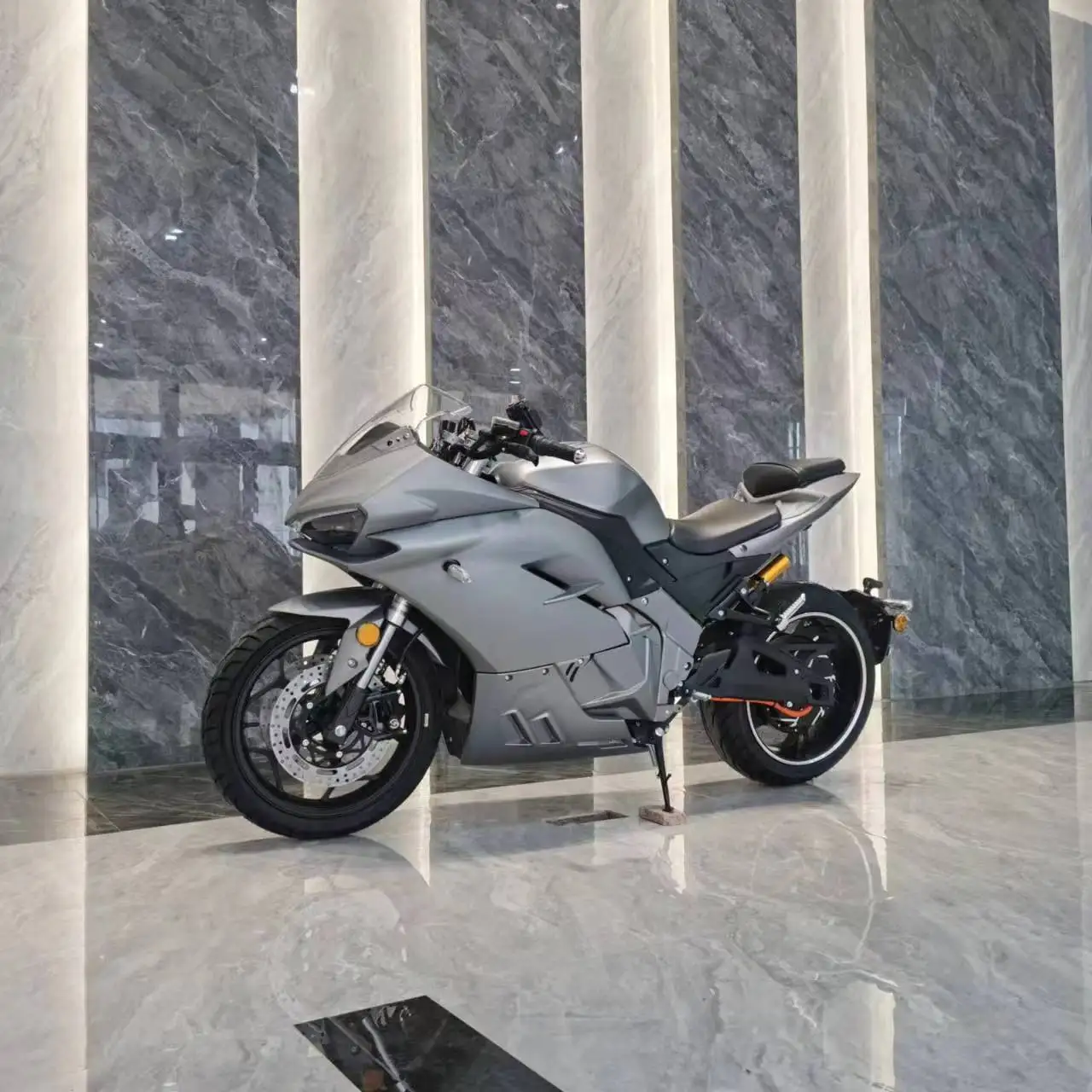 8000 Rear Single Side Swing Arms Motor 150km/h Racing E-motorcycle