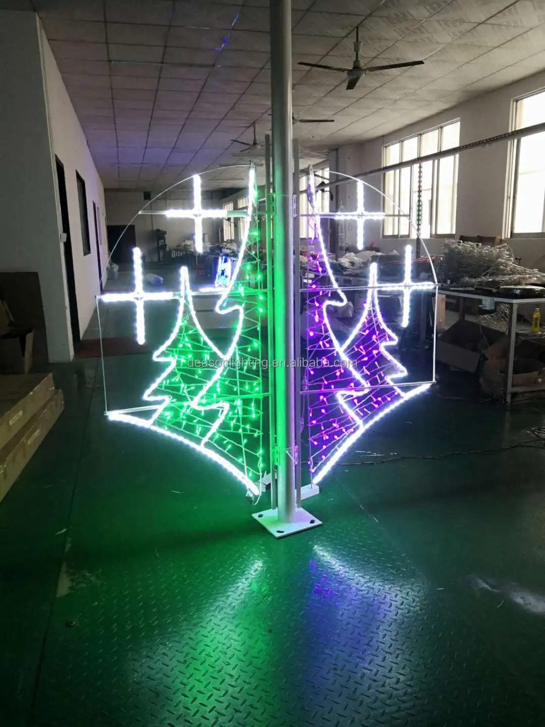 Outdoor Pole Mounted Led Christmas Tree - Buy Pole Decorations Led,Pole ...