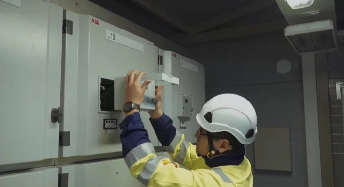 REB611 Numerical Relay - Busbar Protection for Power Substations