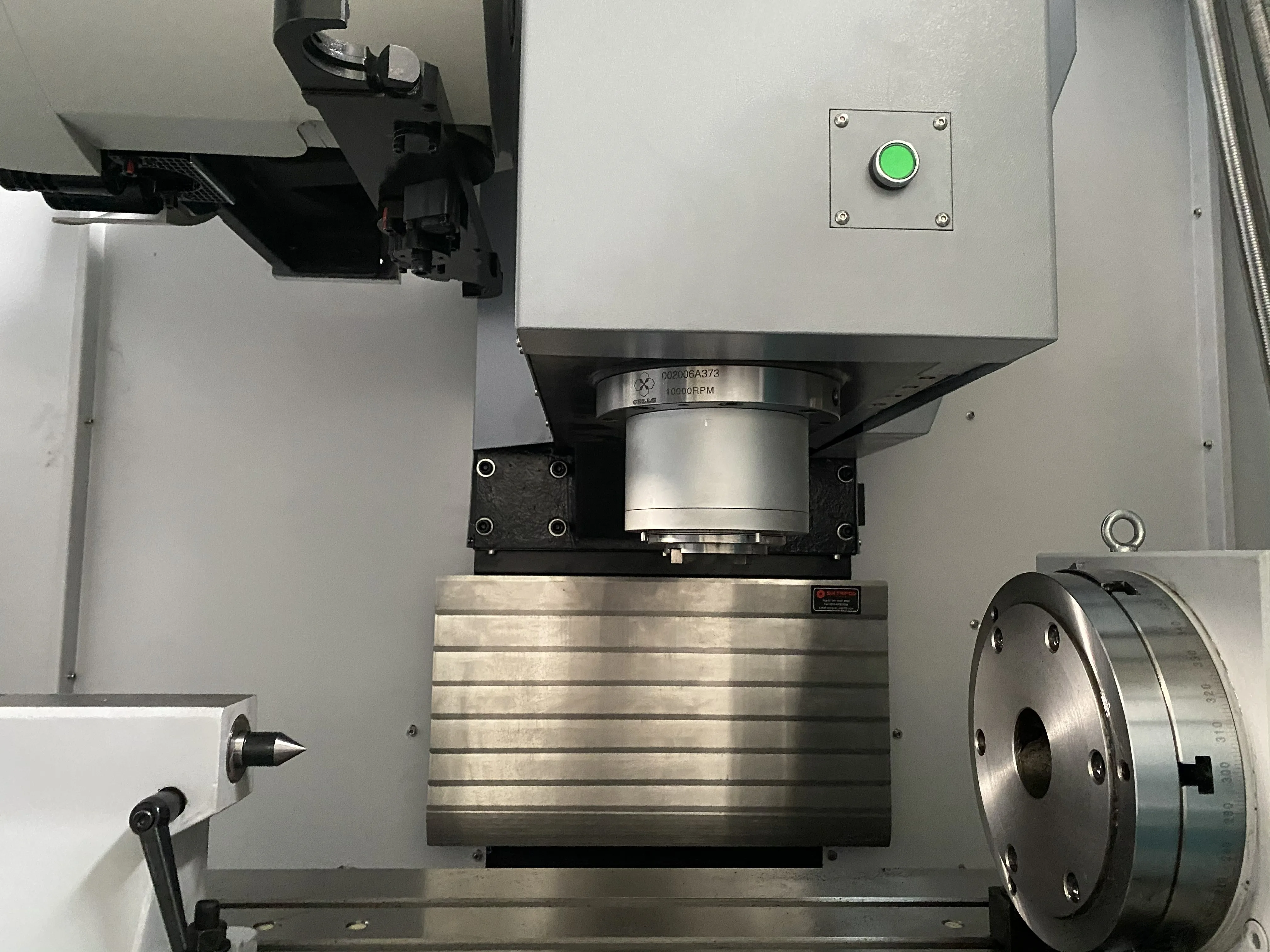 SMC855 5-Axis CNC Milling Machine - Precision & Power