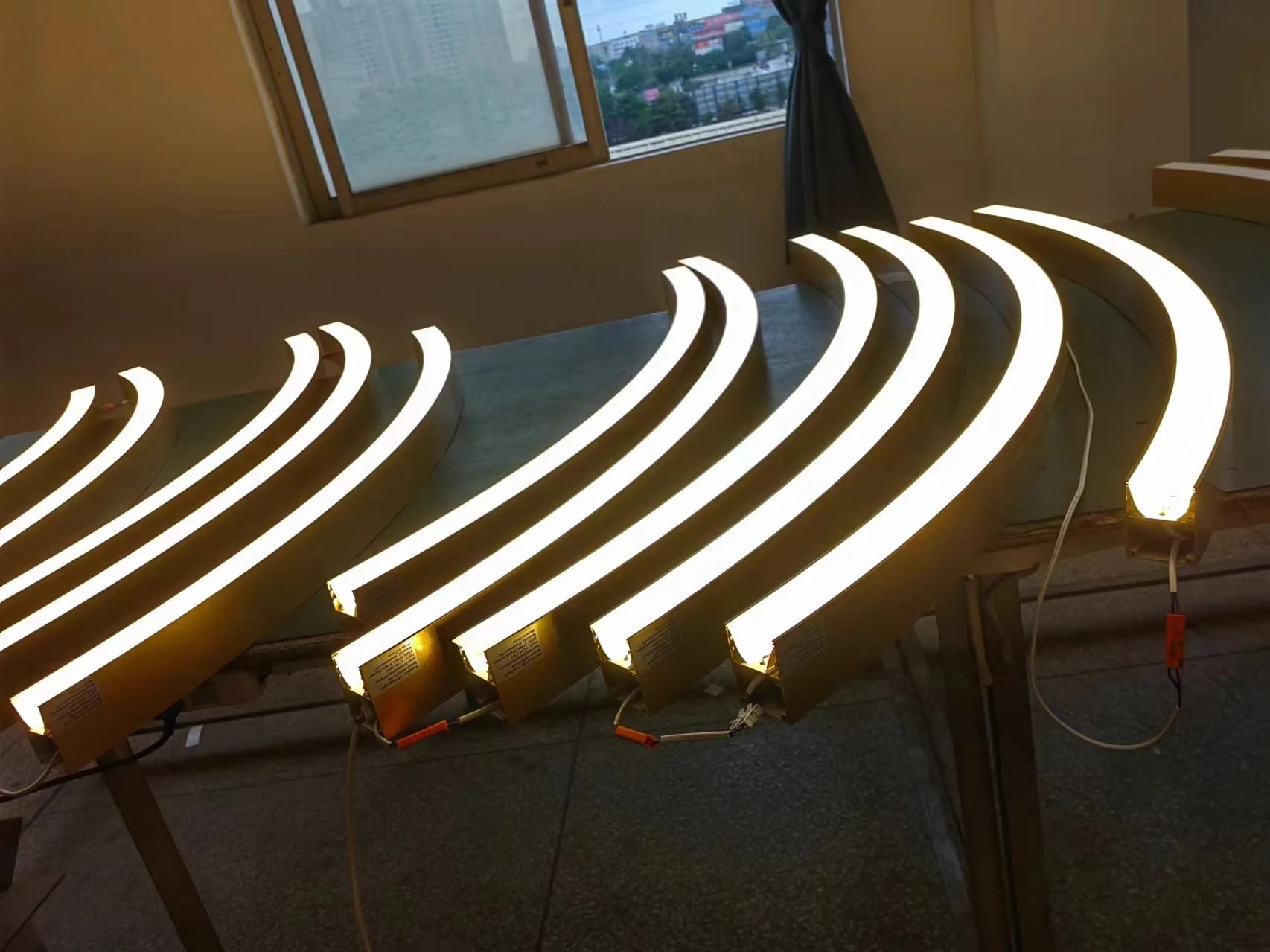 Bespoke Design Curvy Linear LED Hanging Light Connectable Aluminum ...
