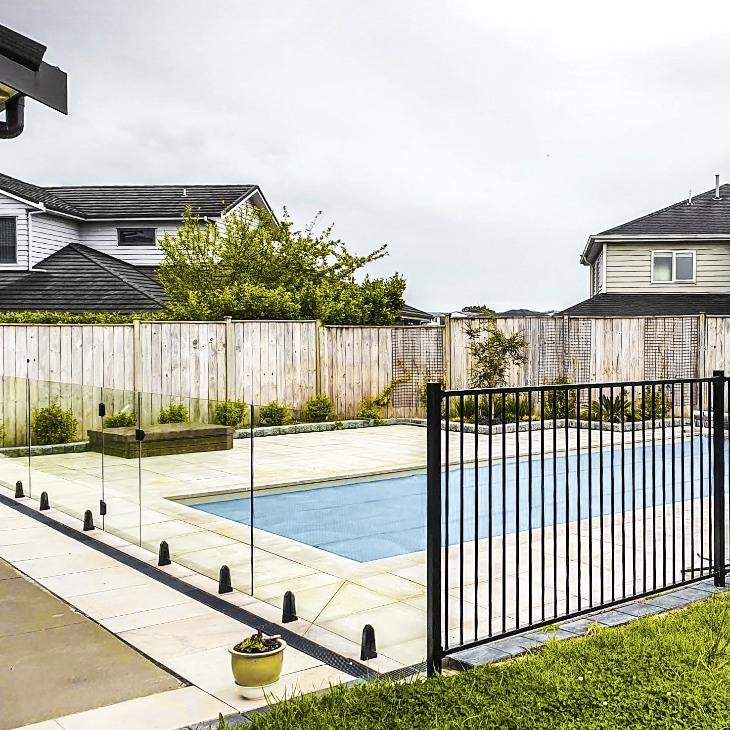 Glass To Glass 180 Degree Side Pull Latch Hinge 12mm Tempered Tennis ...