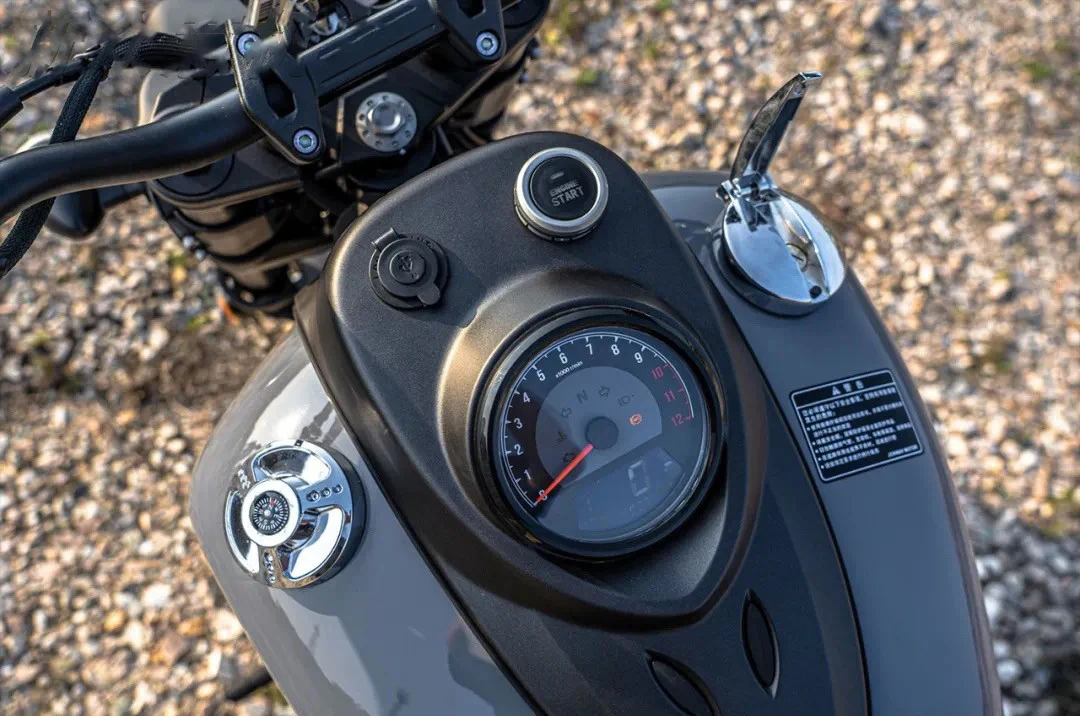 400cc V-Type Twin Cylinder Water Cooling Motorcycle for Sale