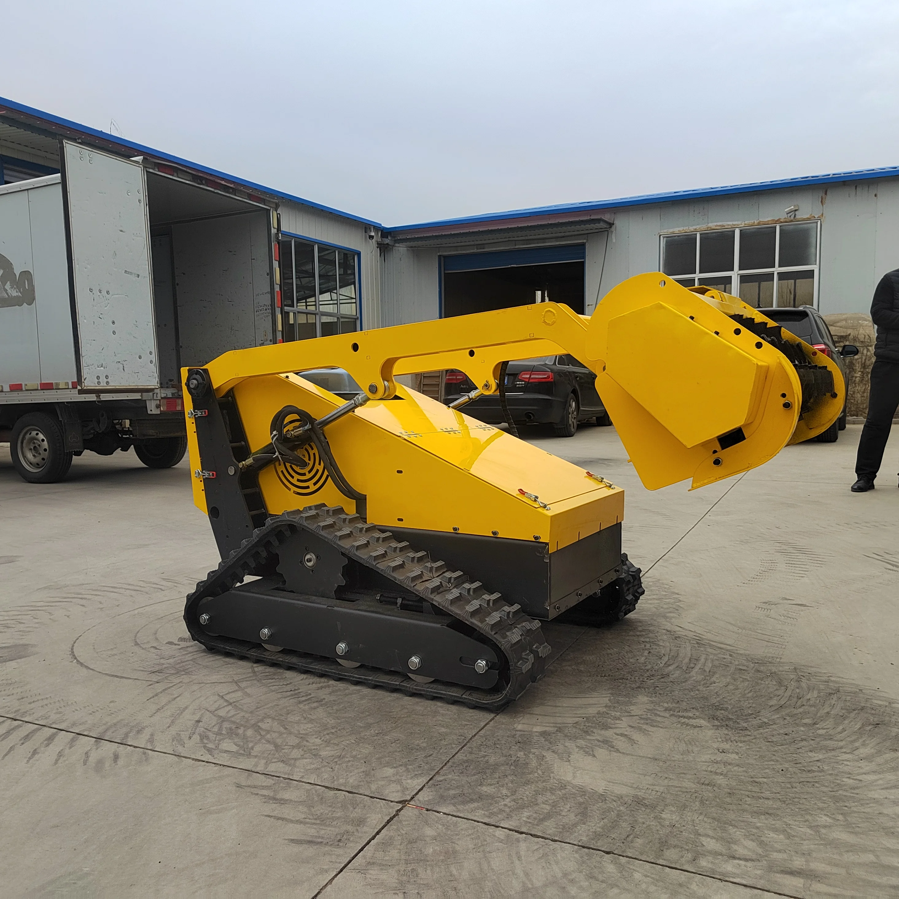 CE Certified Caterpillar Robot Mower 24V with 4-Stroke Engine