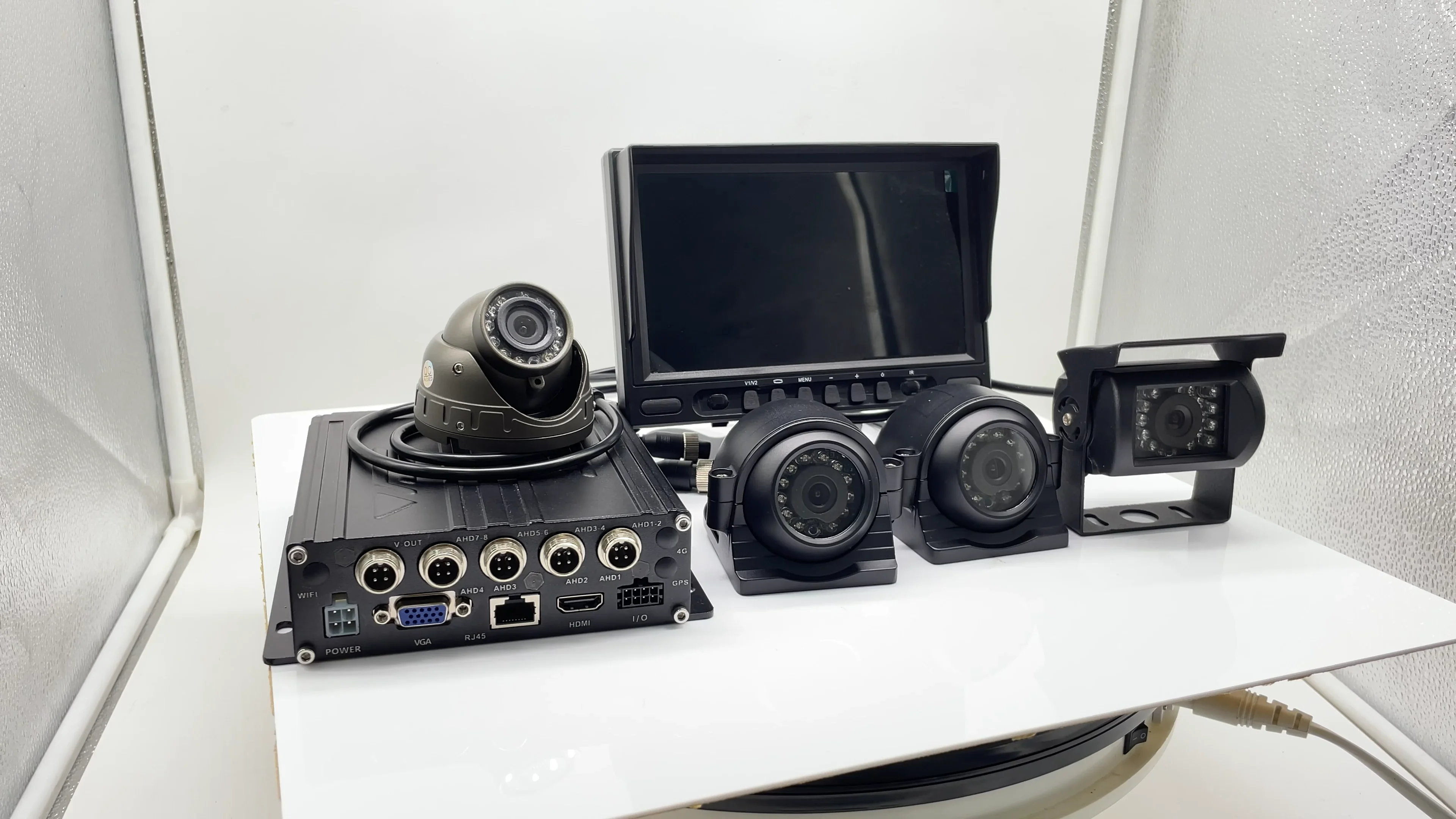 Car Mobile Dvr Kit 1080p 4ch Sd Dvr 7 Inch Vga Monitor Parking Camera ...