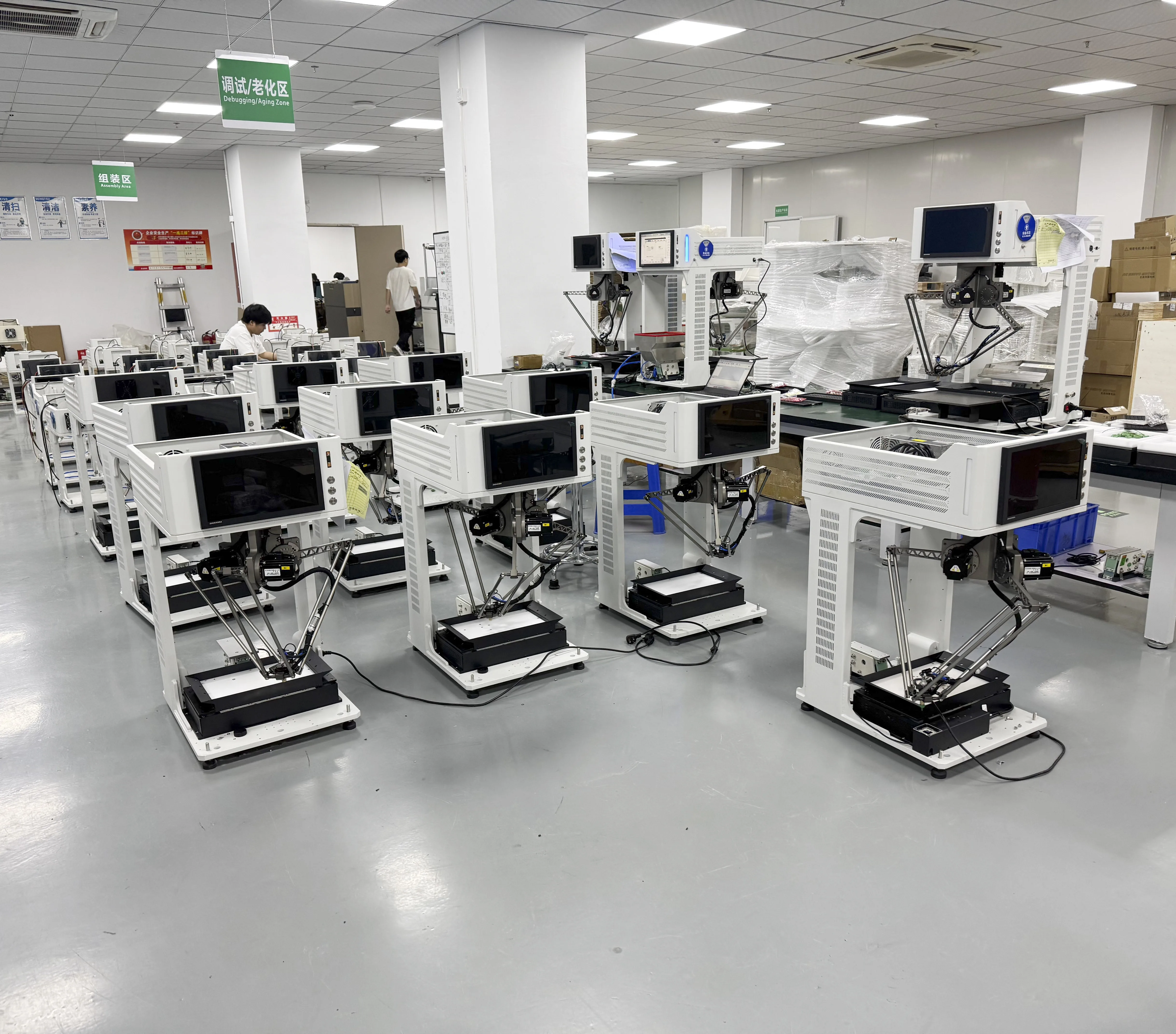 Industrial Spider Hand Robot - Efficient Sorting Workstation