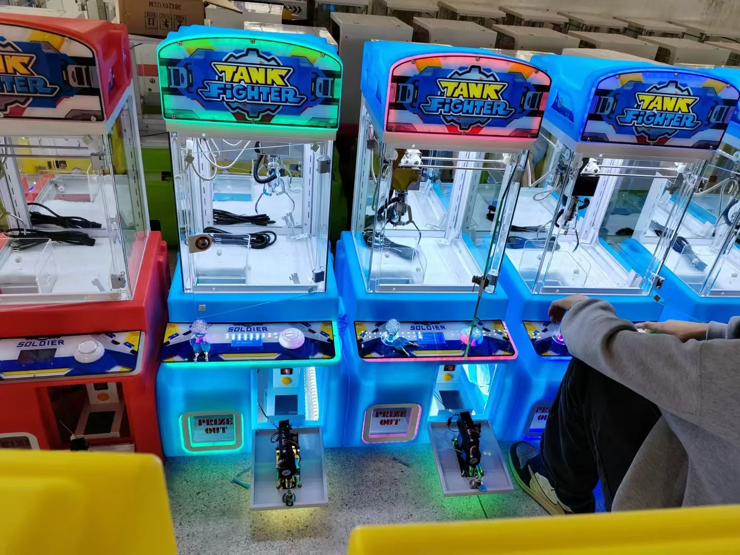 Tank Fighter Mini Claw Machine Doll Crane Machine Toys Coin Operated ...