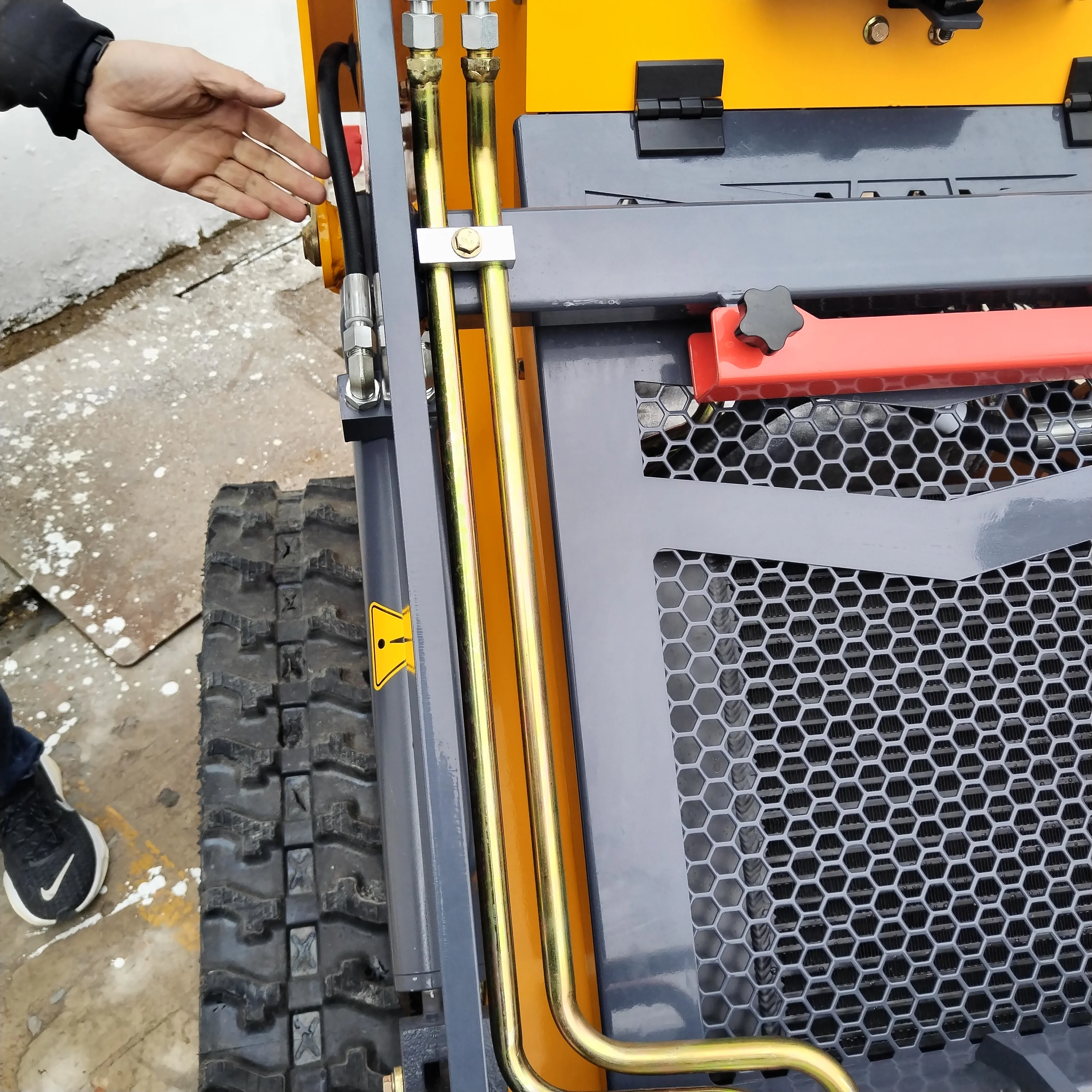 Hot Selling Automatic Bucket Leveling Mini Skid Steer Loader And ...