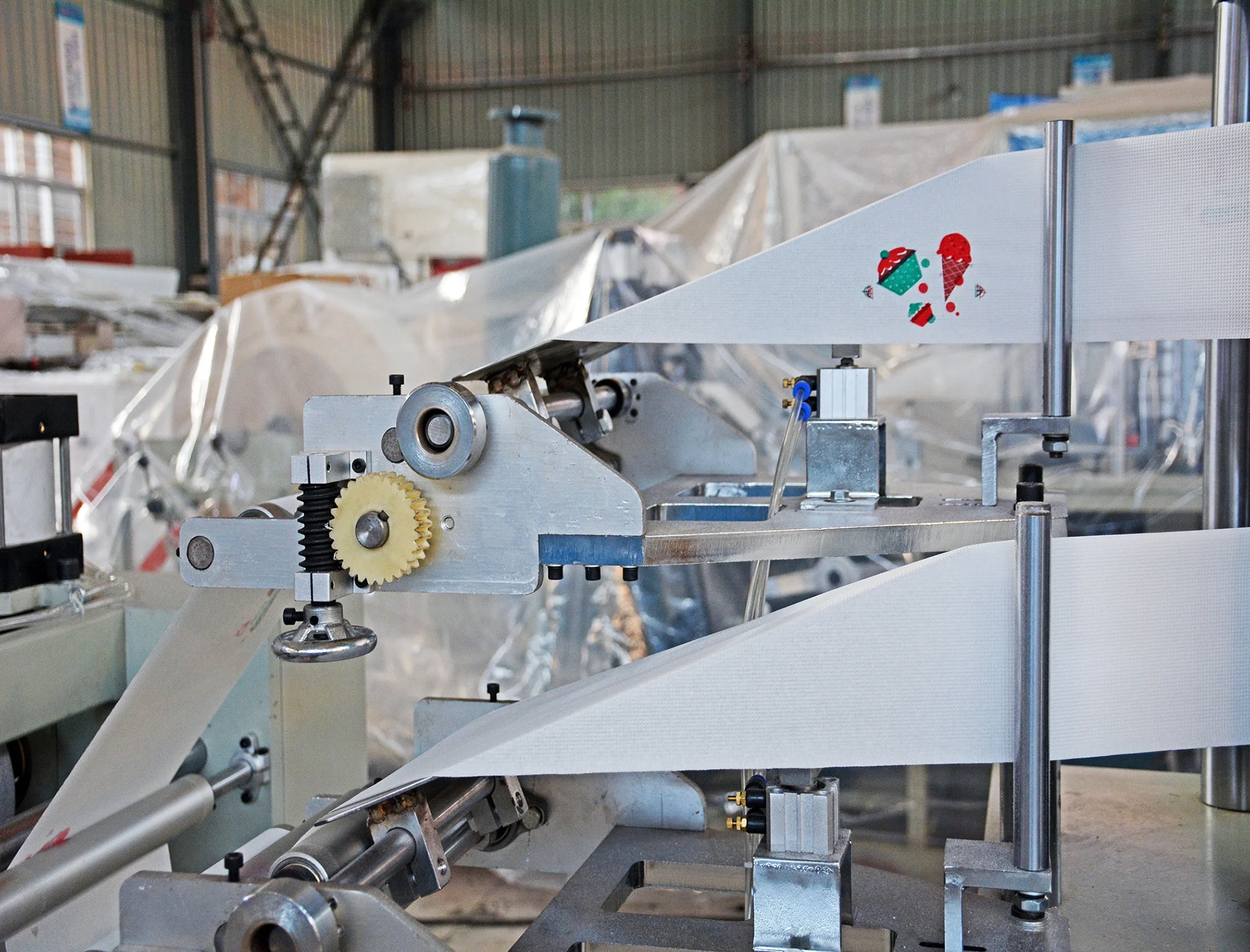 High Speed Small Products Manufacturing Machines for Napkins