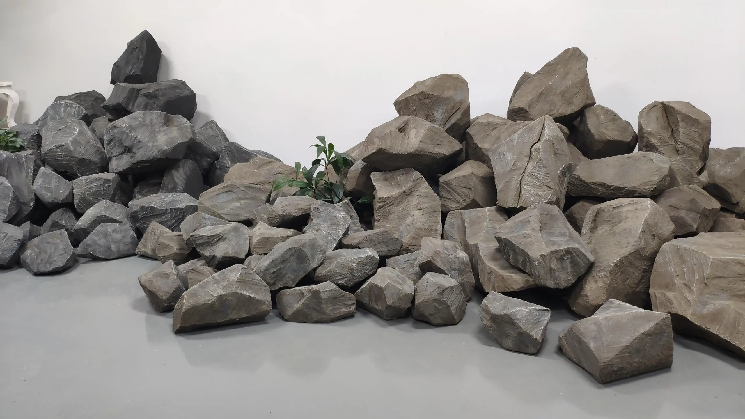 S024 Artificial Plants & Rocks for Indoor & Outdoor Decor