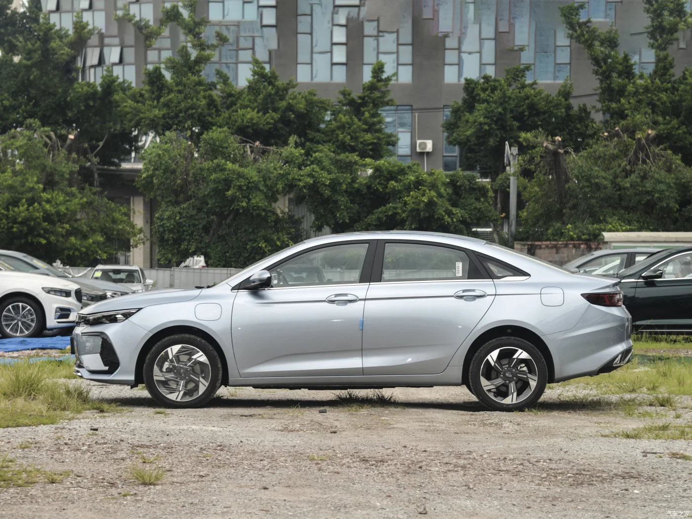 Geely Emgrand L Hip Hybrid Compact Hybrid Car Pure Electric Range 100km ...