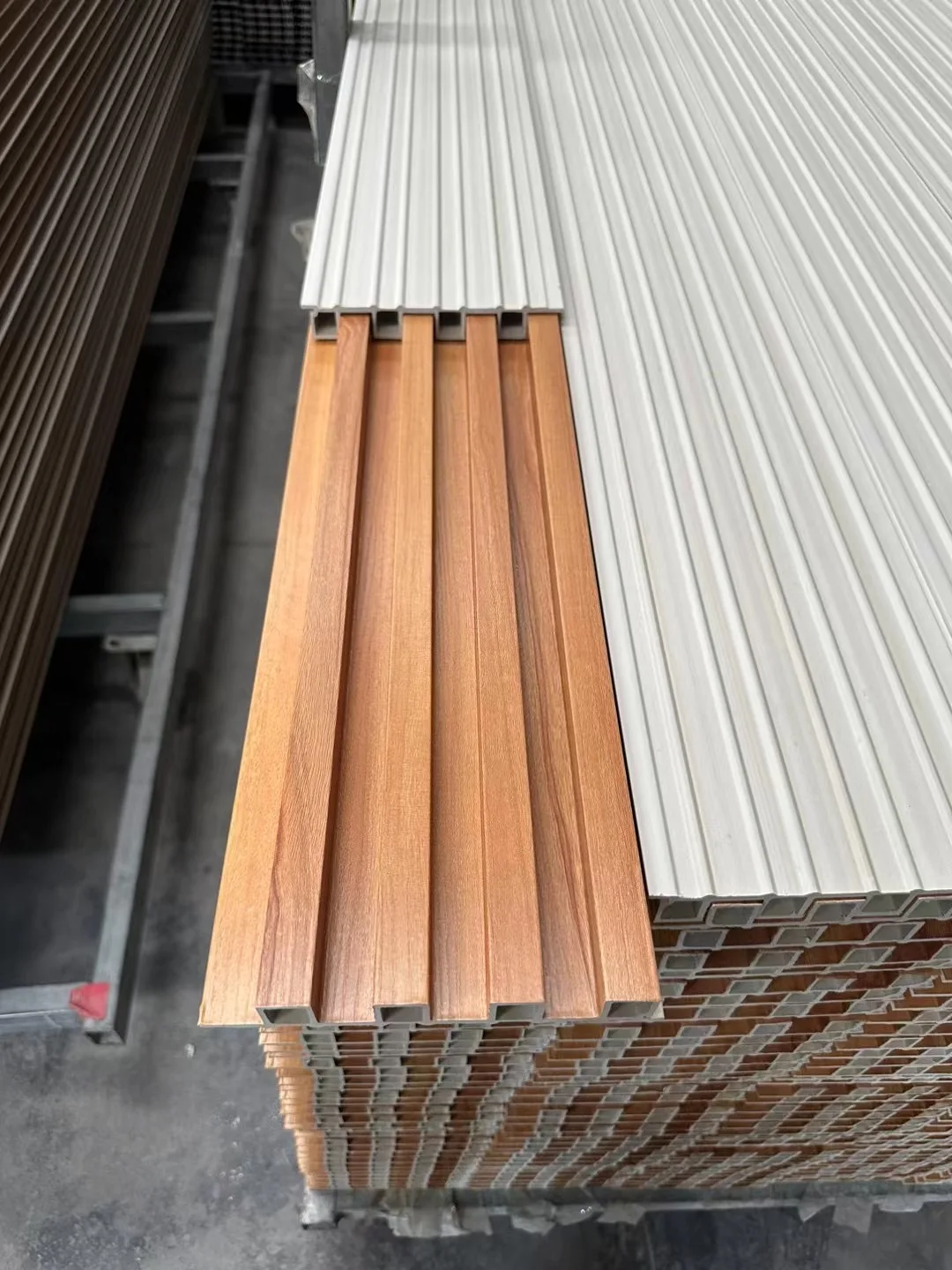 High Quality Wpc Wall Panel Wpc Louvers Interior Wooden Grain Cherry ...