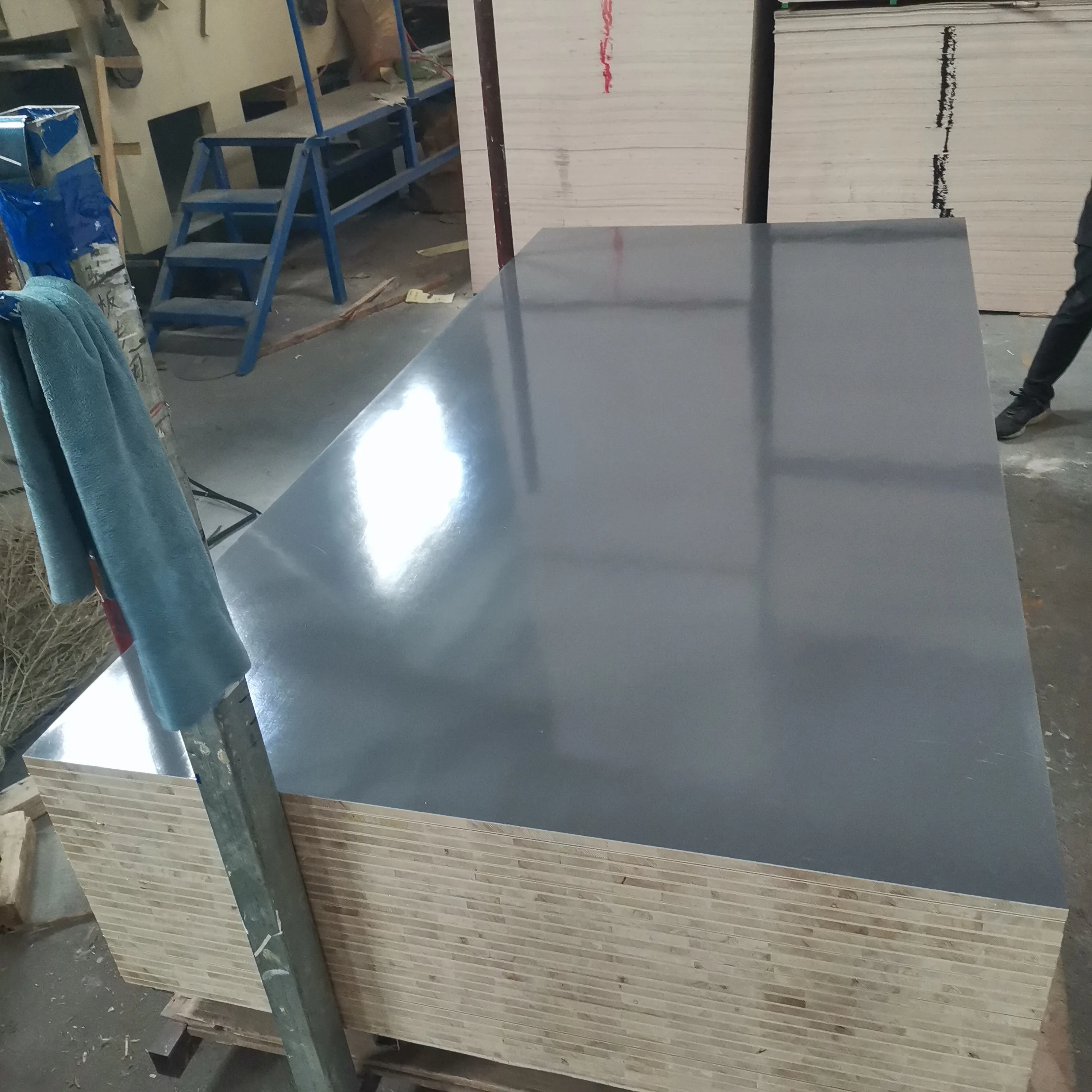 18mm White Laminated Wood Boards for Furniture & Cabinets