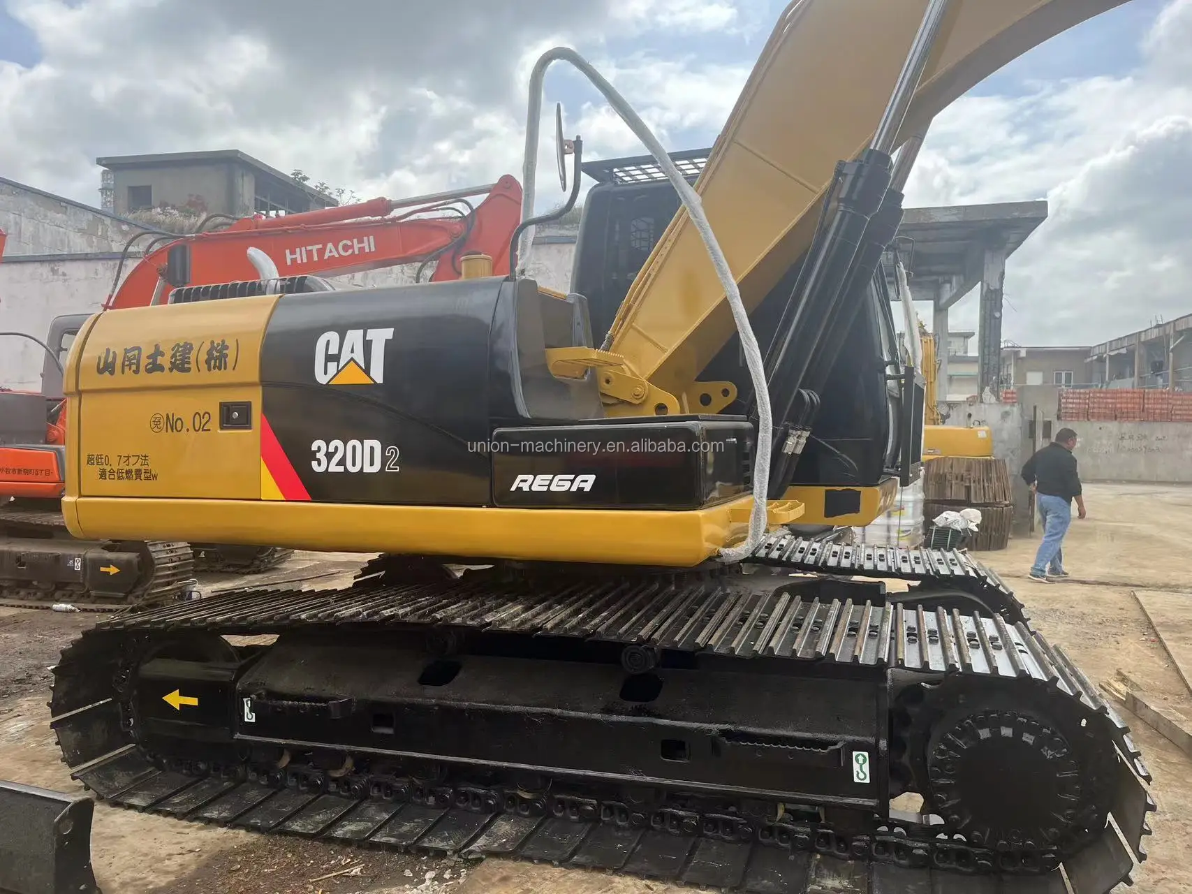 Original Caterpillar Cat320d2 Used Excavator In Uae Backhoe Second Hand ...