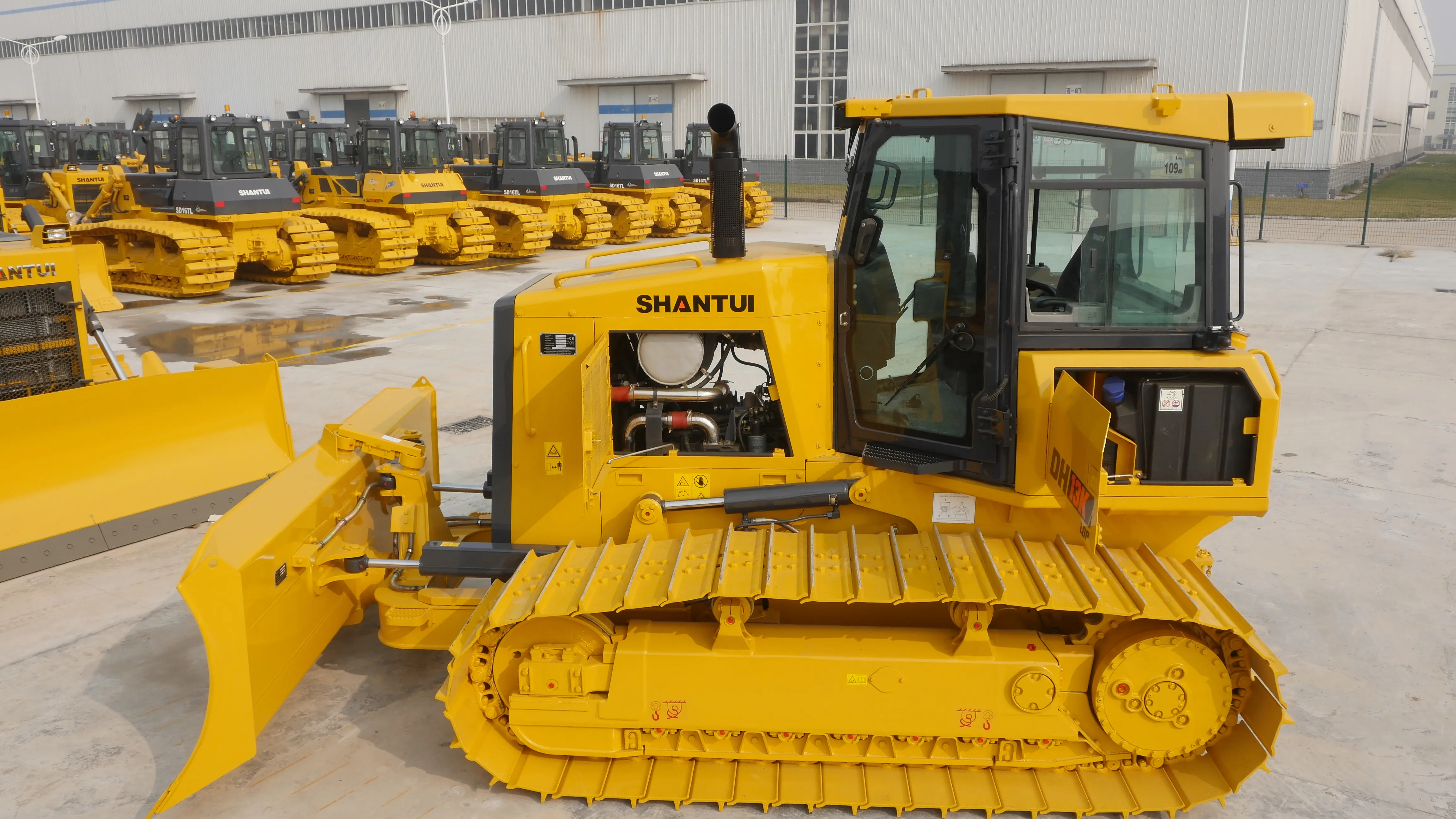 Best Quality Shantui 130hp 13.7 Ton Crawler Dozer Full Hydraulic ...