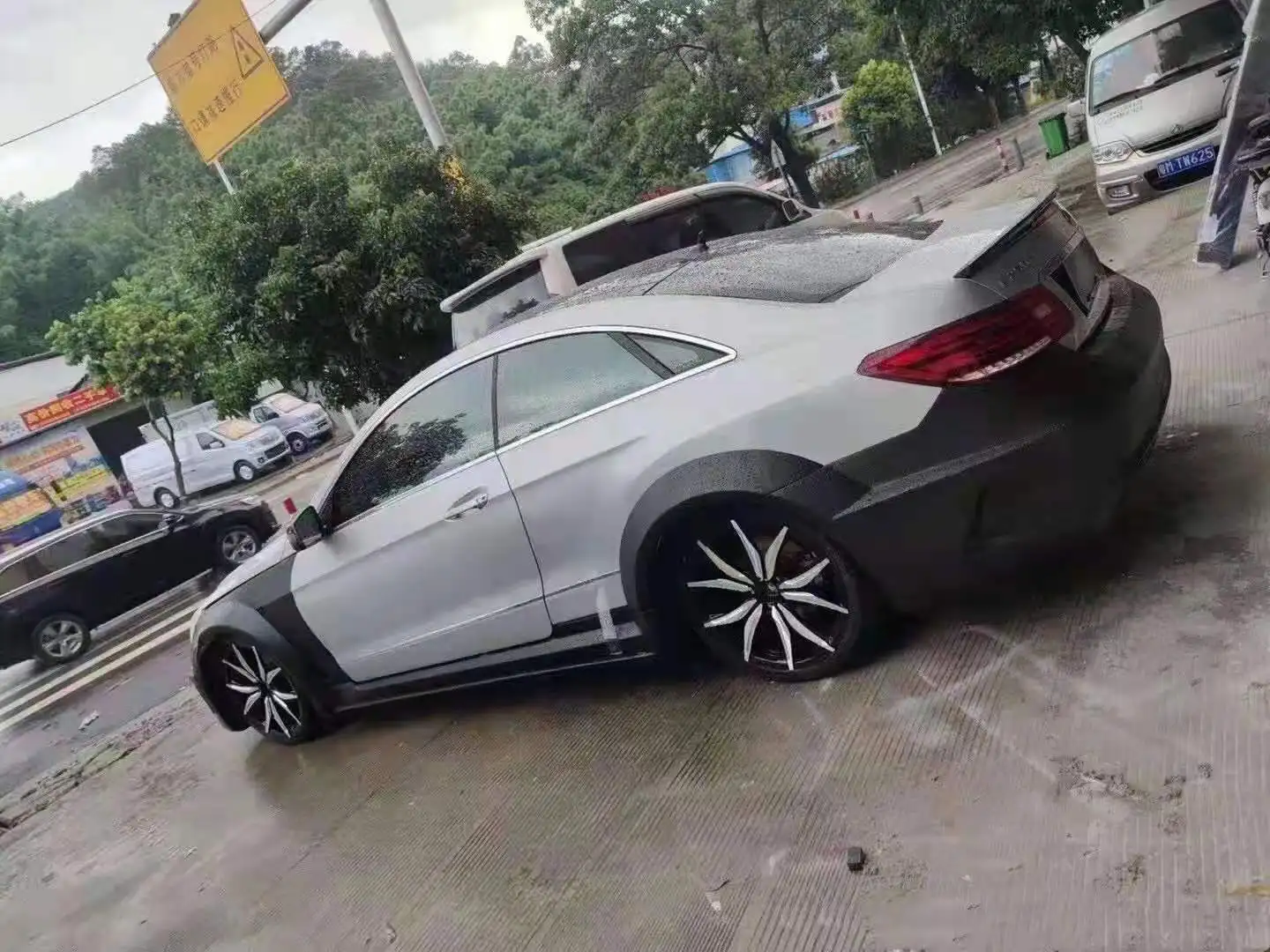 Runde PD Style Wide Body Kit for Mercedes C207 W207