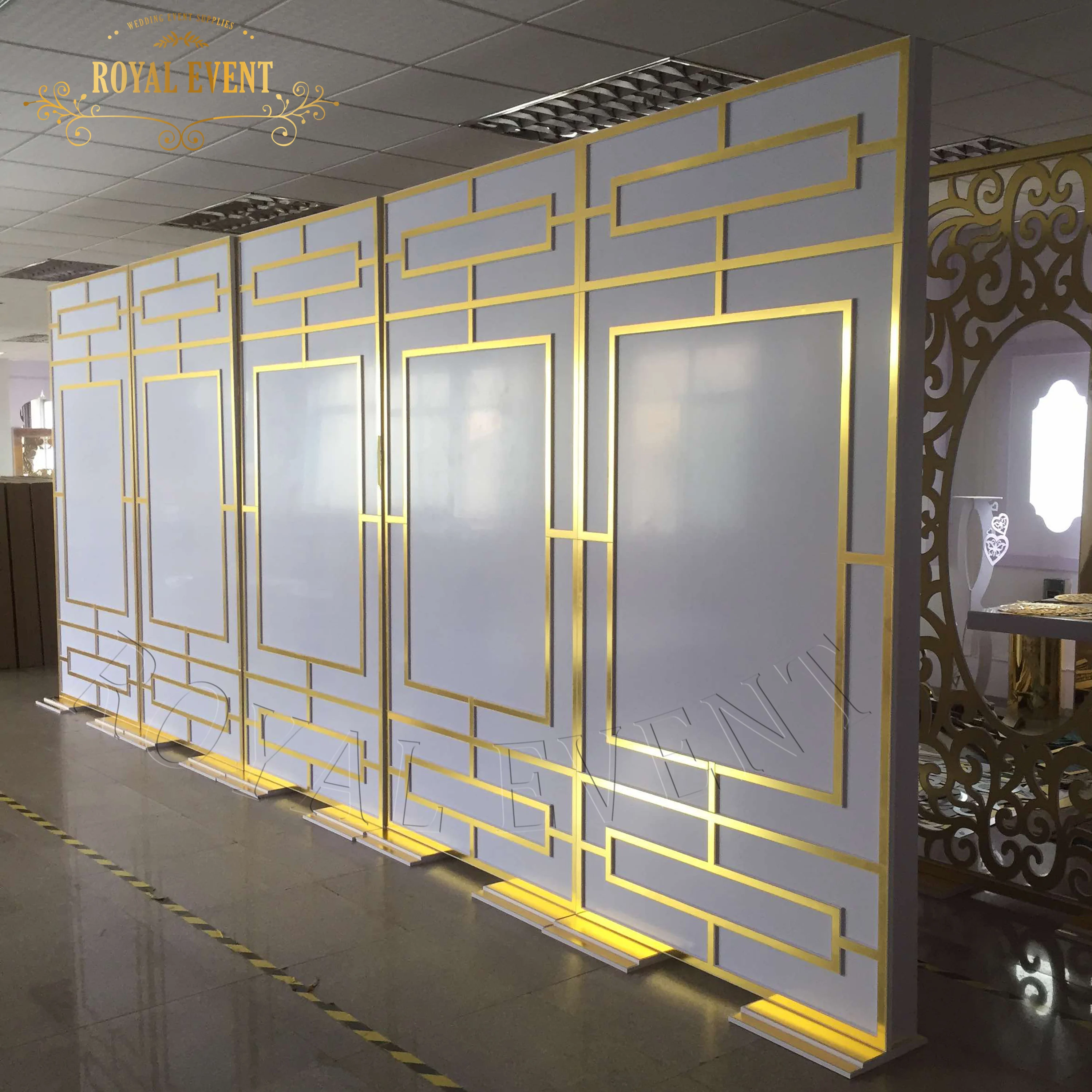 Elegant Golden Acrylic Wedding Backdrop Stand Pvc Plinths For Event ...