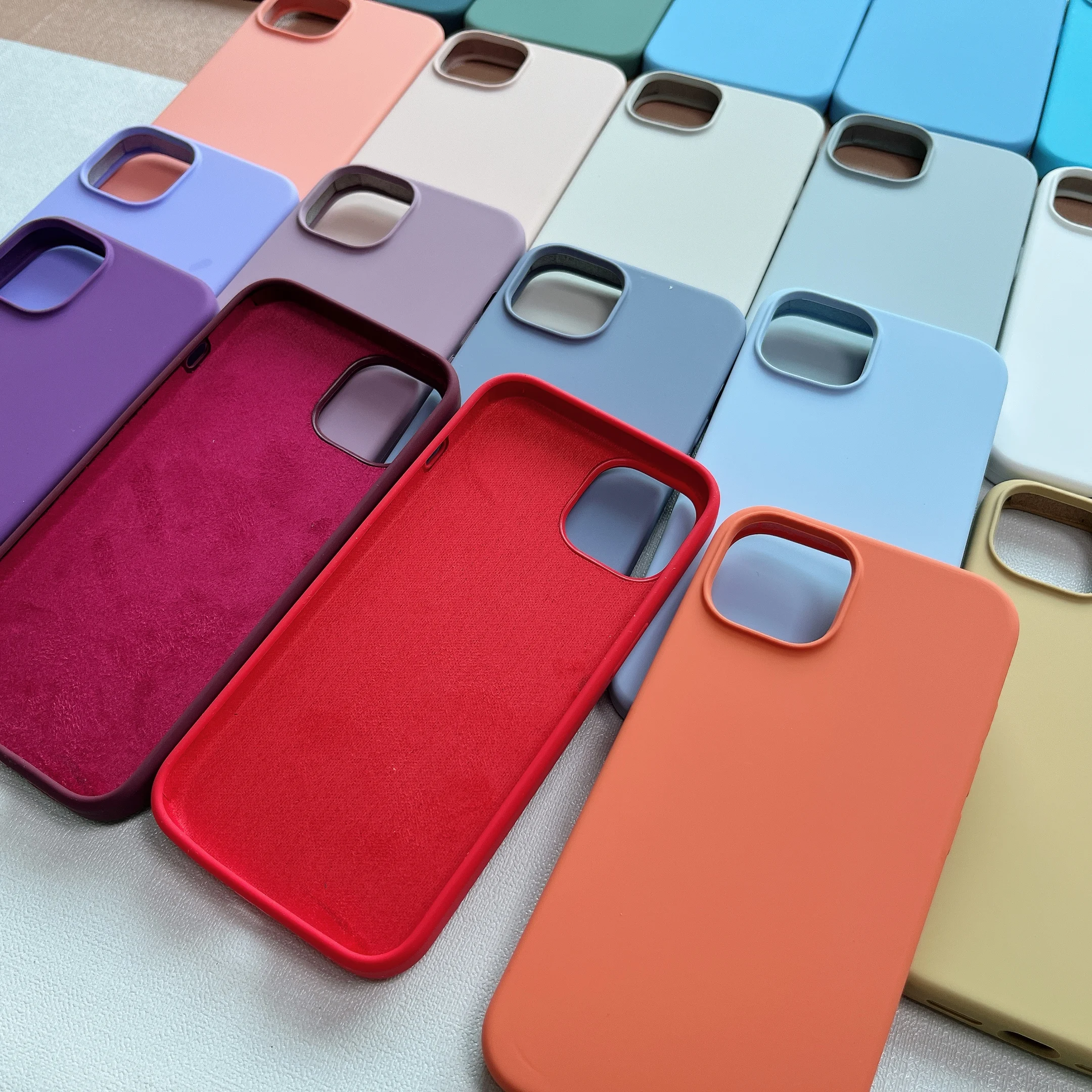 Iphone 14 Silicone Case with Customized Logo - Durable & Stylish