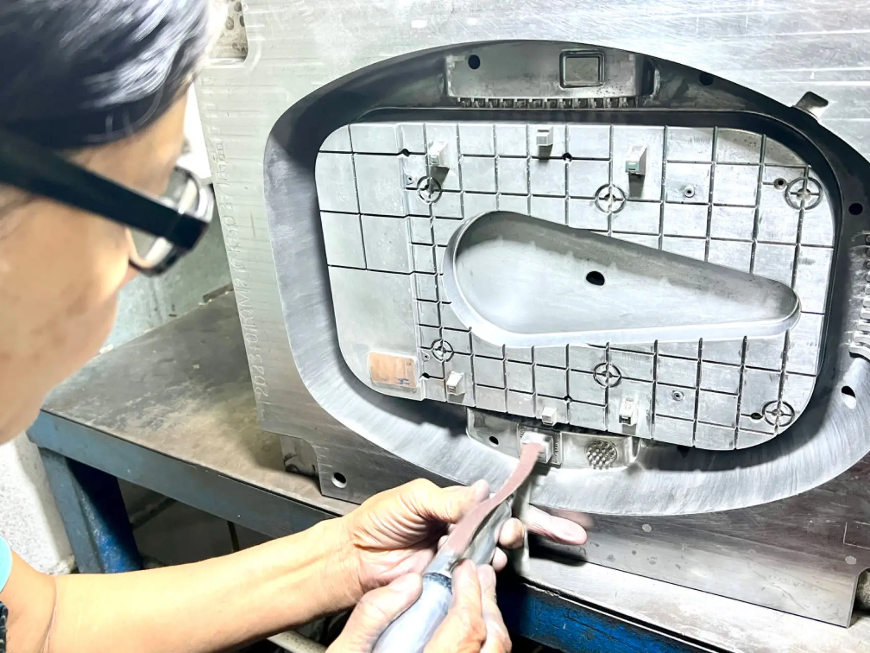 Custom Injection Molding - Precision and Innovation