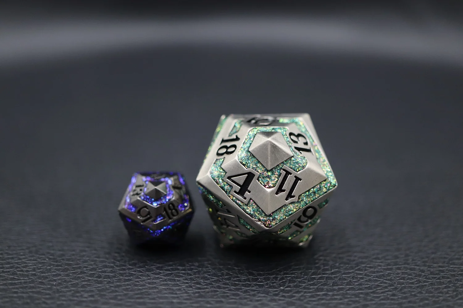 Custom Colorful 33mm Oversize D20 Zinc Alloy Dice for RPG