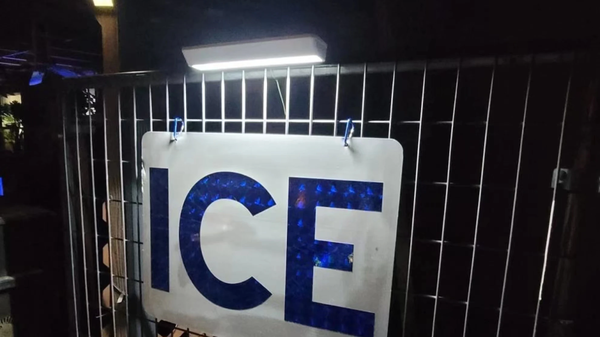 Ip65 Waterproof Solar Signboard Led Light With Constant Lighting Entire ...