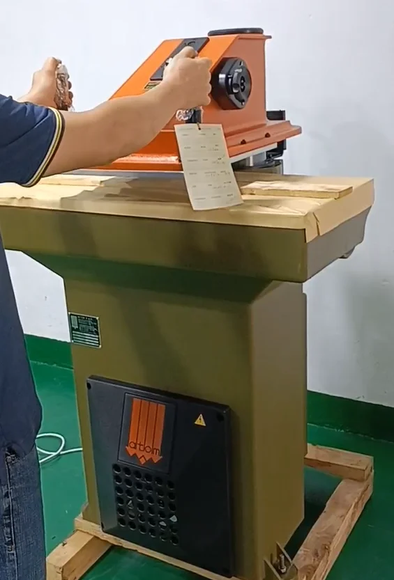 Leather Shoes Cutting Machine - Hydraulic Swing Arm Press