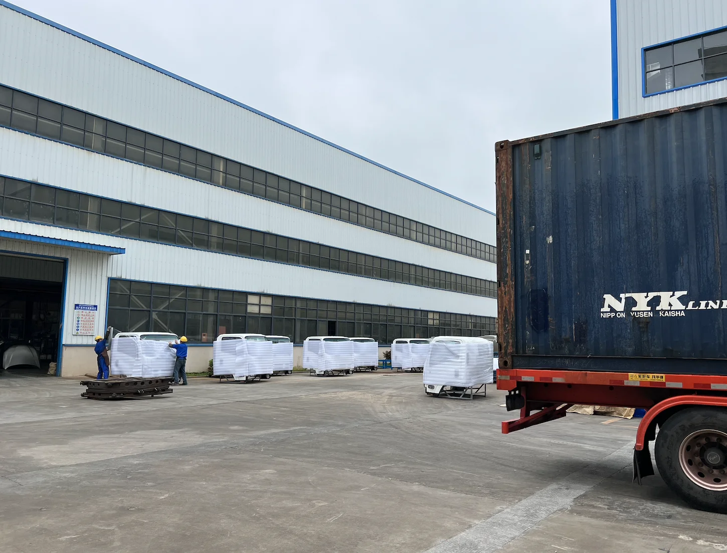 TRUCK COMPLETE CABIN FOR 700P ELF NPR85 - Durable & Comfortable