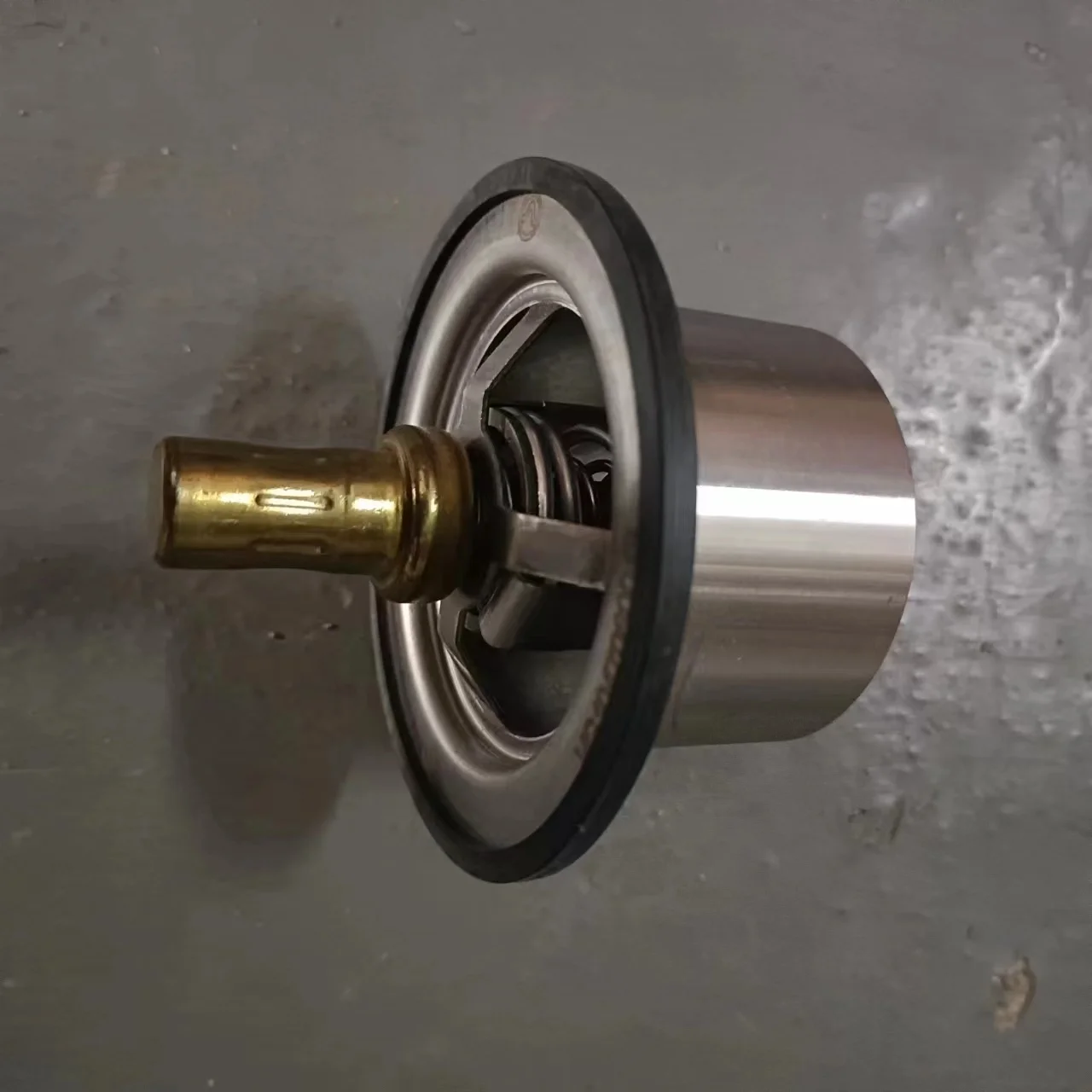 Sinotruk Howo Sitrak Truck Spare Parts Thermostat Core Vg1047060003 ...