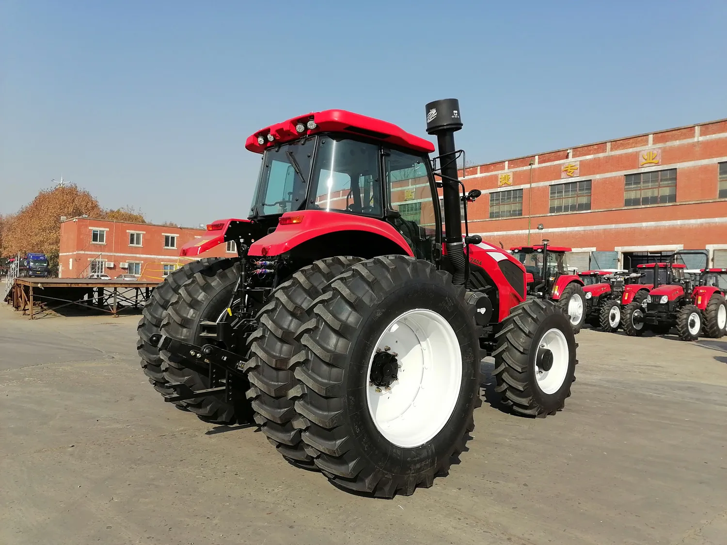 Best Chinese Manufacturer Good Quality Big Tractor 240 Hp 2404 Tractor ...