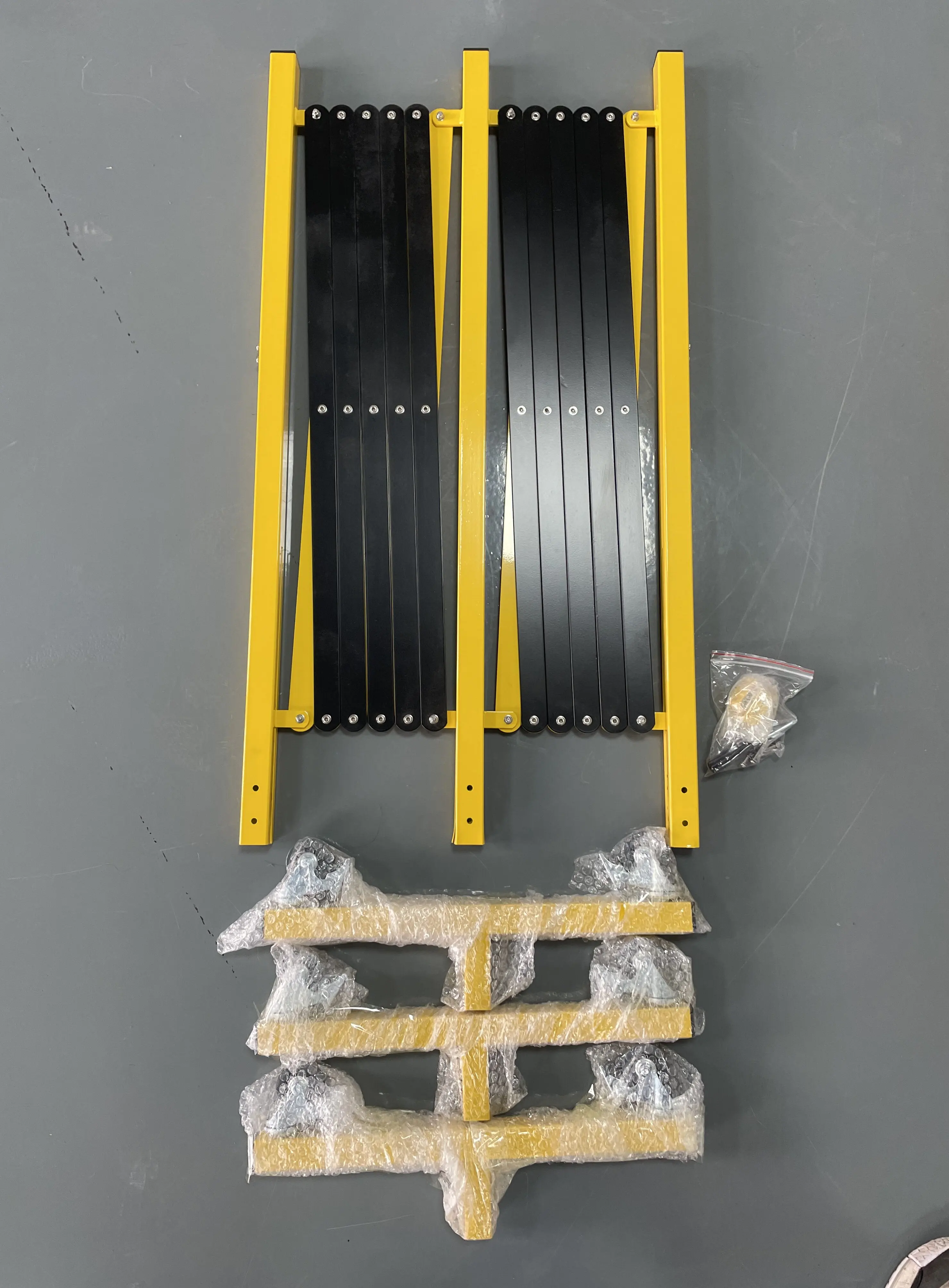 Crowd Control Temporary Metal Expandable Barricade