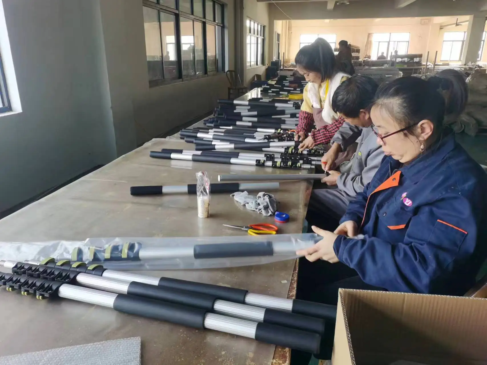 24 Inch Wide Solar Panel Snow Remove Tool with 12 ft Extension Pole ...