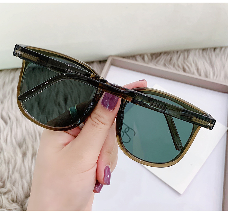 Fashion Women Folding Sunglasses - UV Protective Collapsible