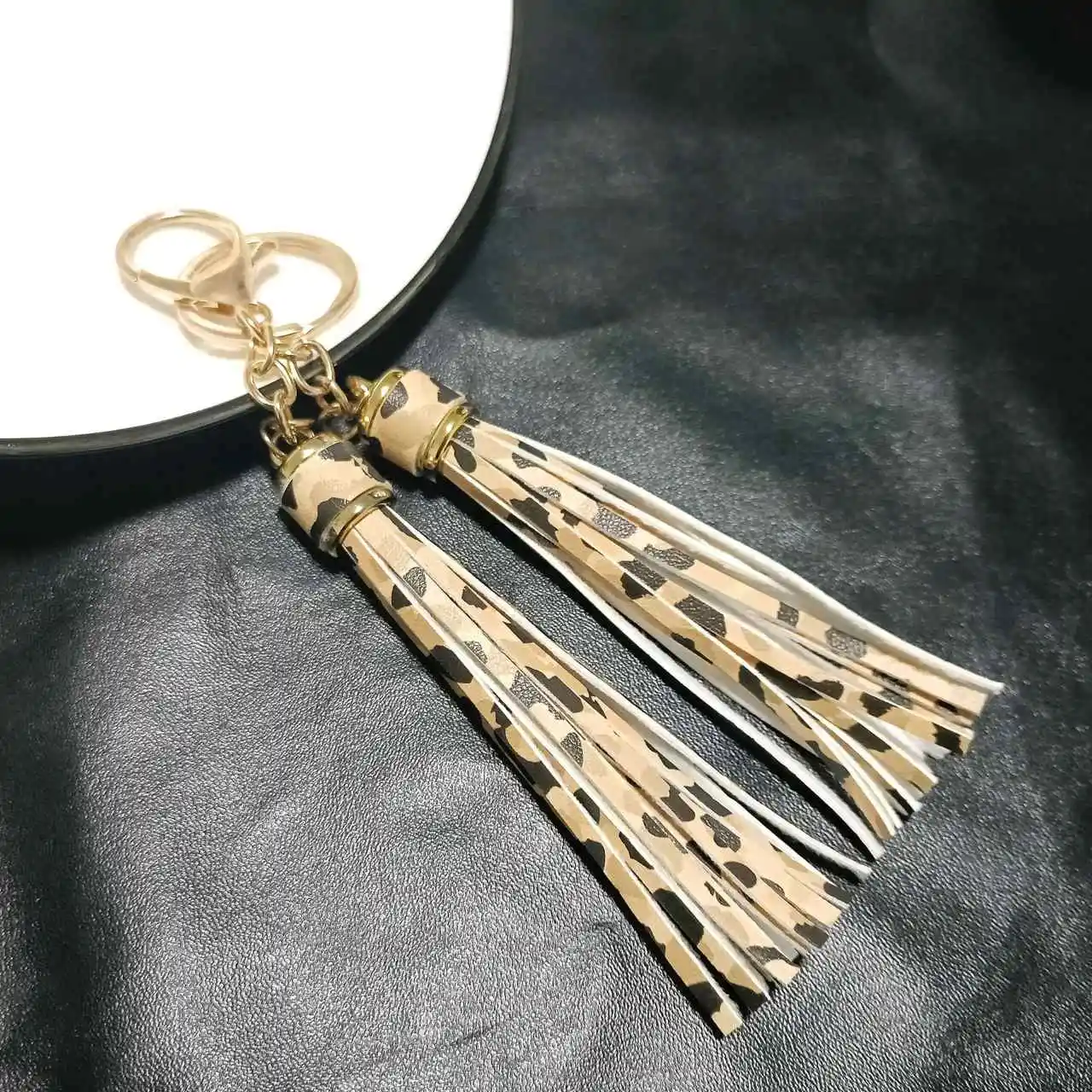 Custom Fashion Pink Whip Tassel Pu Leather Women's Car Tassel Holder ...