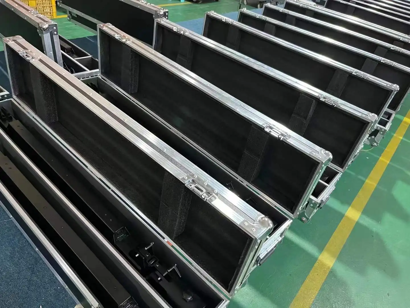 Powered Line Array Speaker System Powered Line Array Speaker System Buy Meyer Sound Line Array