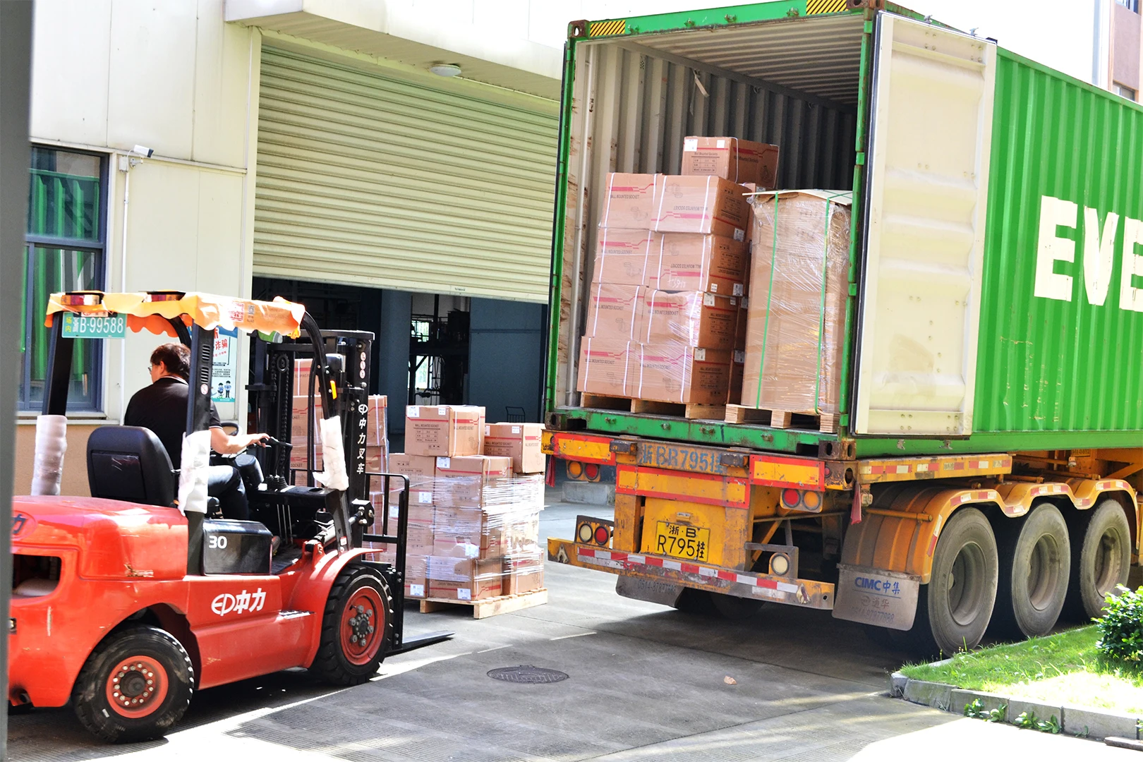 JH Power Distribution Box - 24 Way 3-Phase Portable Solution