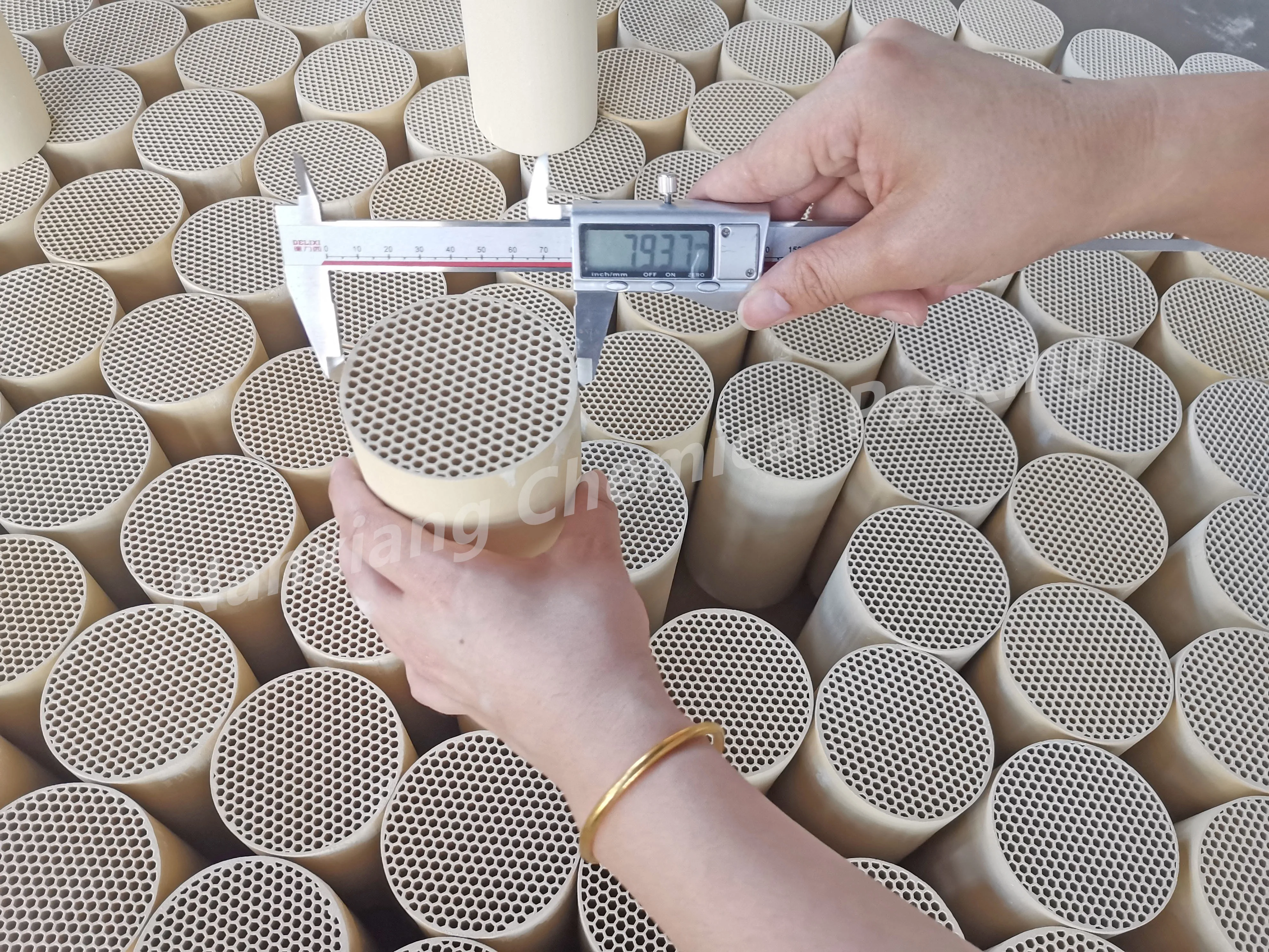 3-way Catalyst Honeycomb Ceramic Substrate Carrier for Petrol Cars