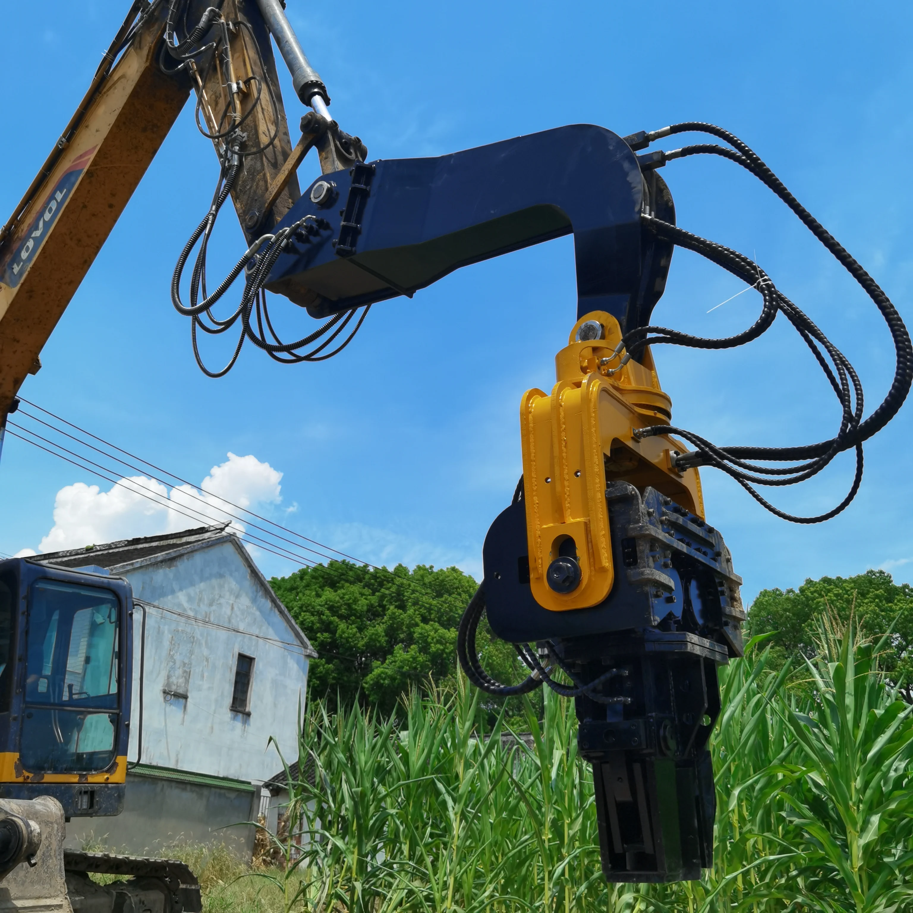 Sheet Pile Hydraulic Vibratory Pile Hammer Used To Drive Piles Into The Soil Using Vertical ...