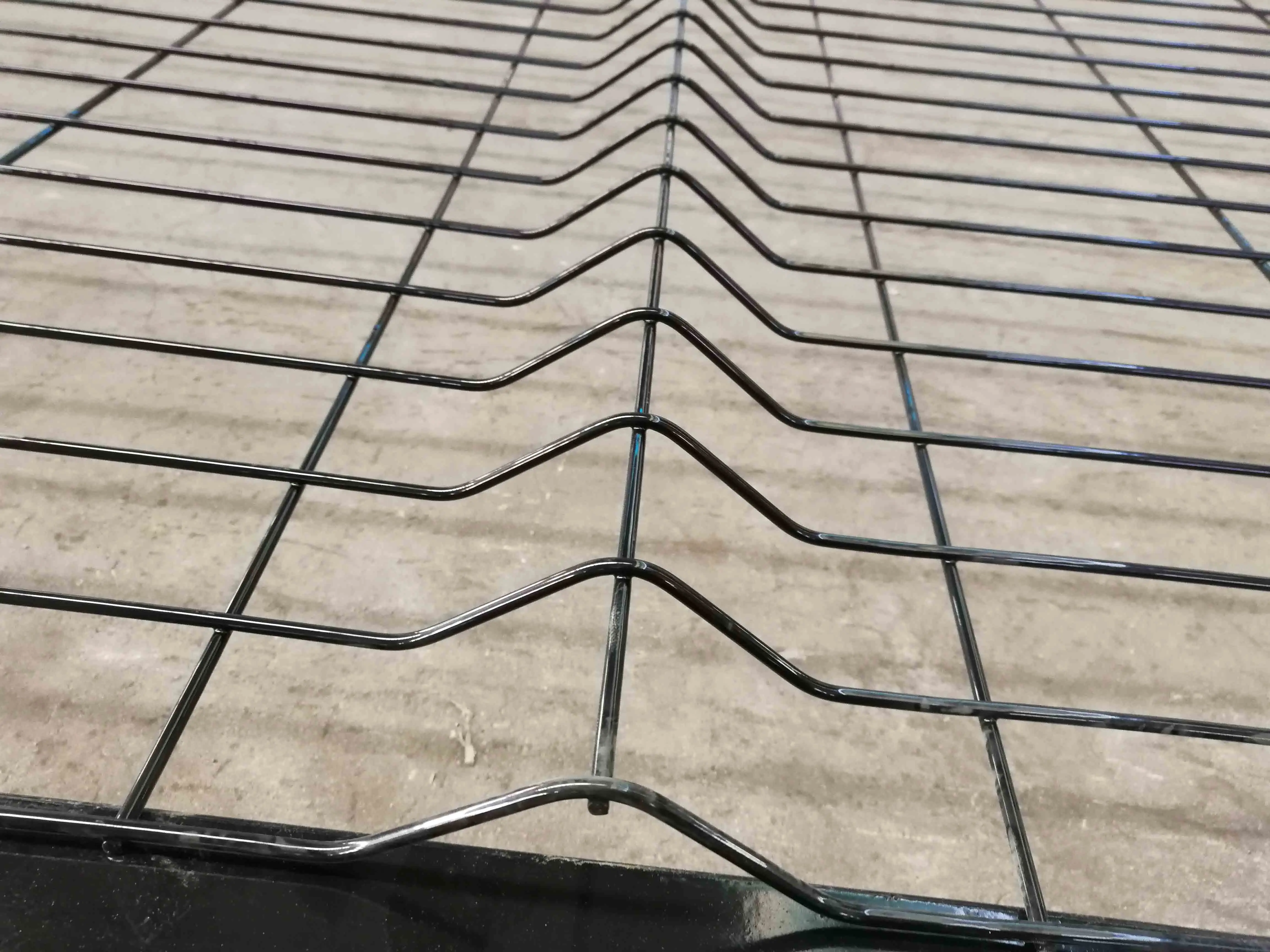 Cheap Galvanised Curved Steel Wire Triangle Shape Wire Mesh Fence 1.8m ...
