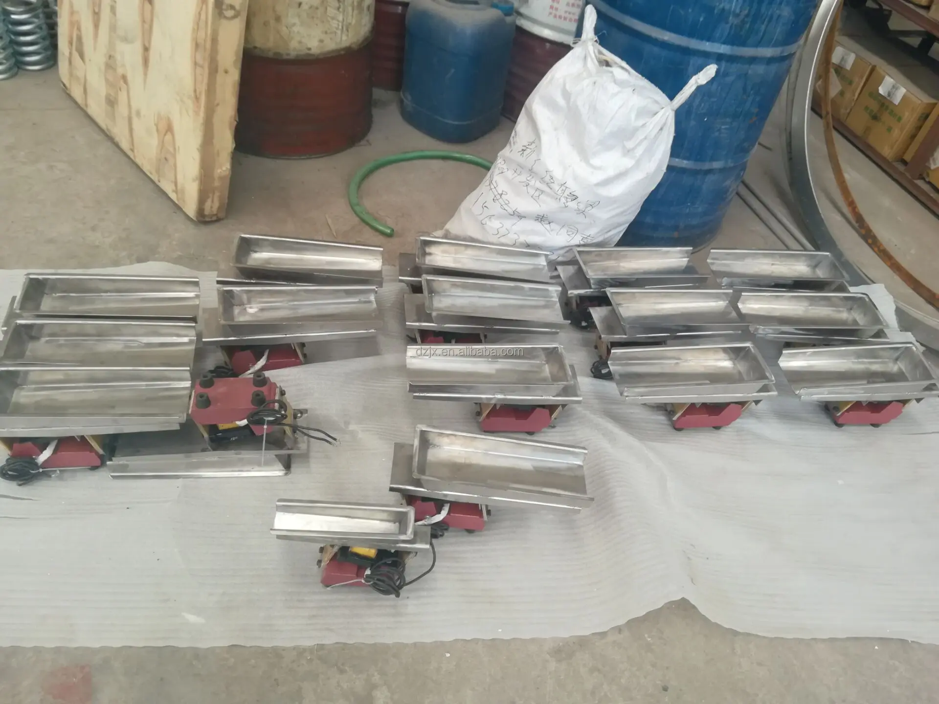 Small Vibratory Conveyor - Efficient Material Handling