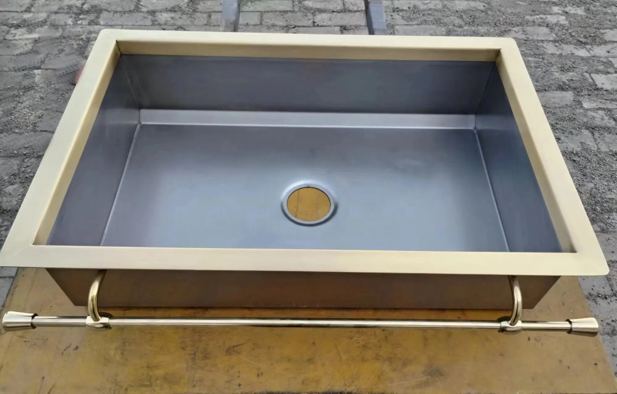 Custom Italian Kitchen Sink - Large Single Bowl Retro