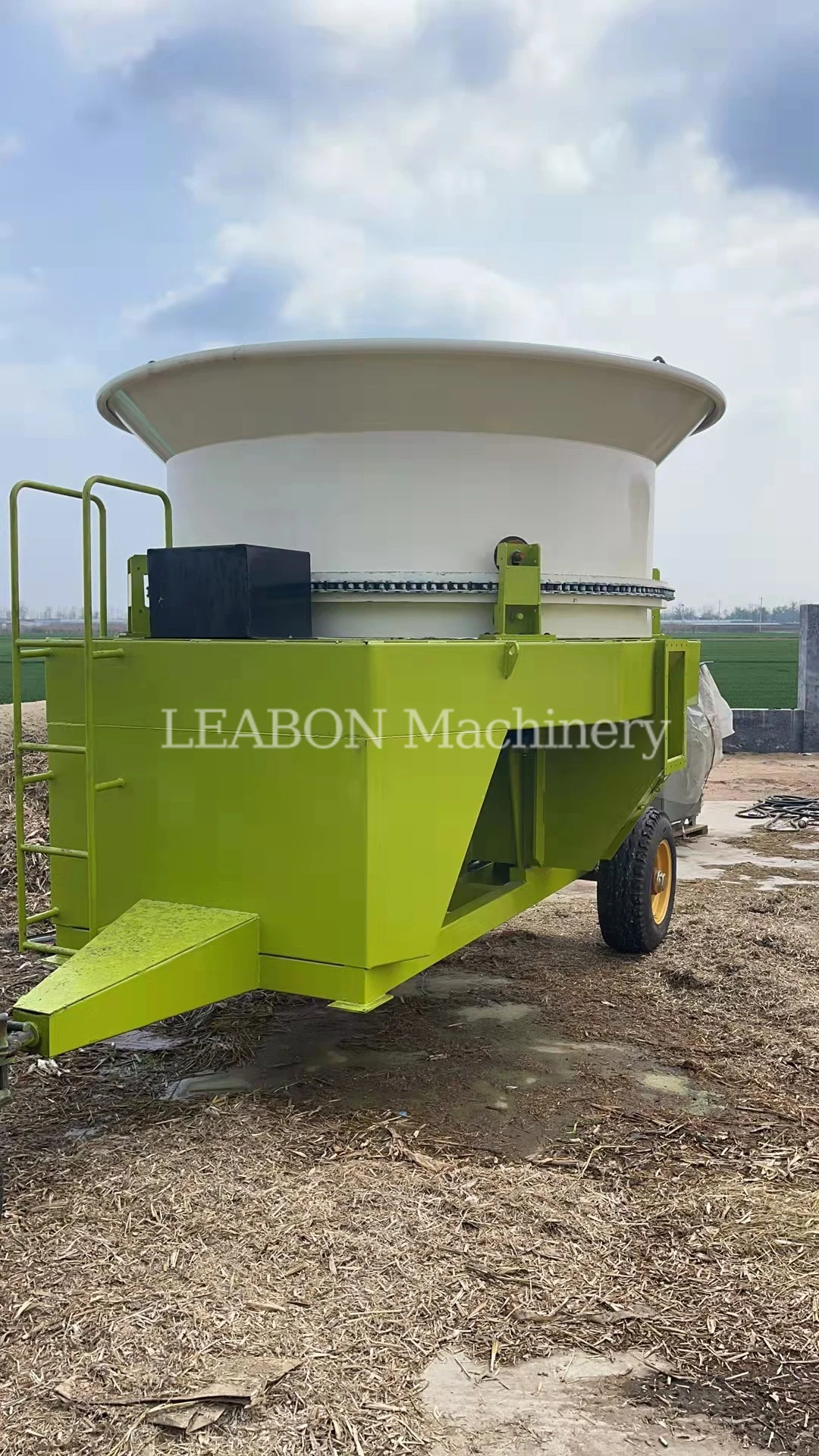 Alfalfa and Grass Straw Rotary Bale Shredder - High Efficiency
