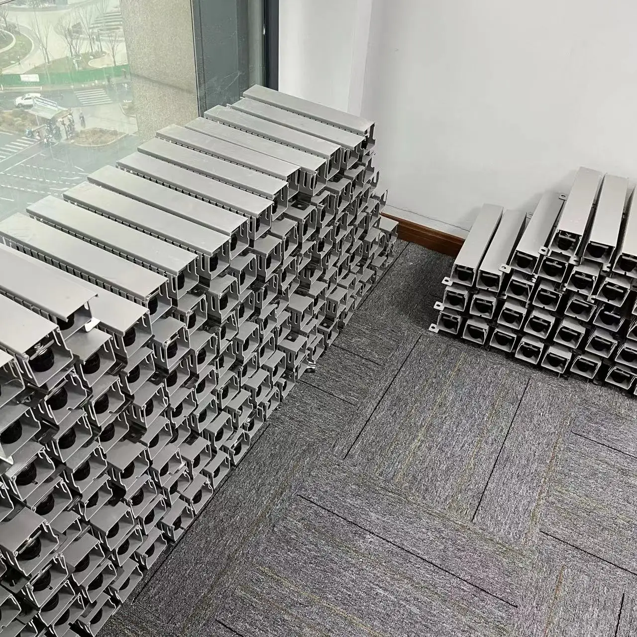 Copper Busbar Grounding System - 800A with Cable Trunking