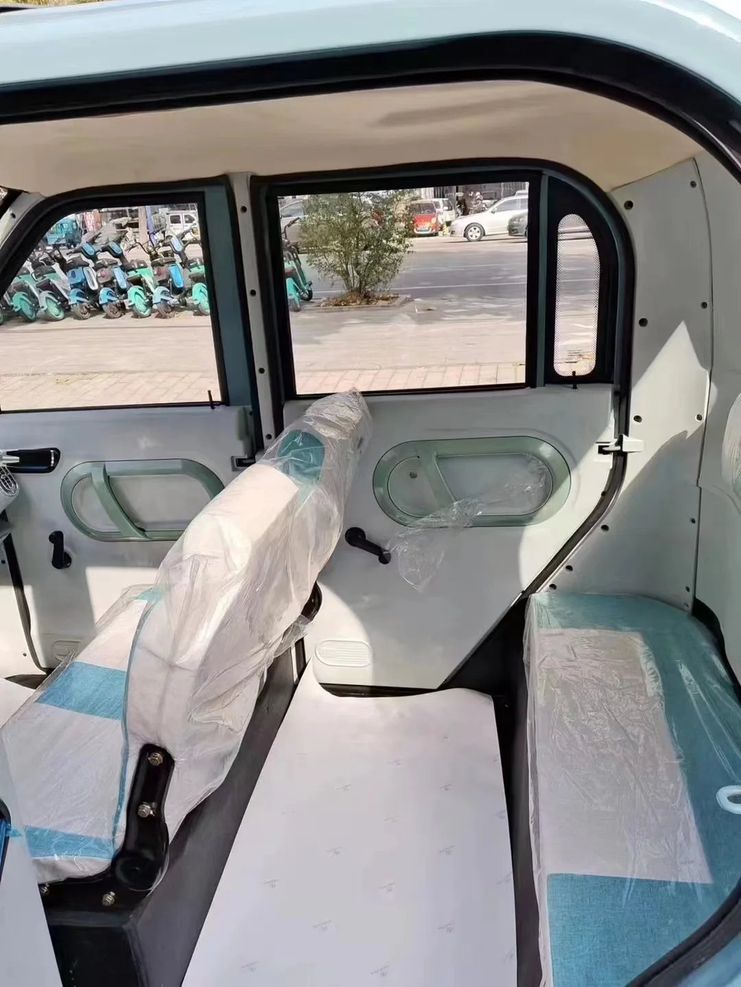 Electric Tricycle Closed Auto Rickshaw Electric Enclosed Trike Mini ...