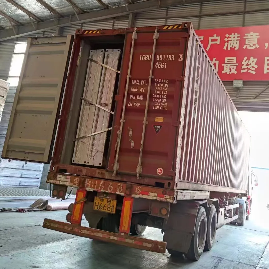 Luxury 20ft 40ft Prefab Houses 5 Bedrooms Living Container House With Bathroom And Terrace - Buy ...