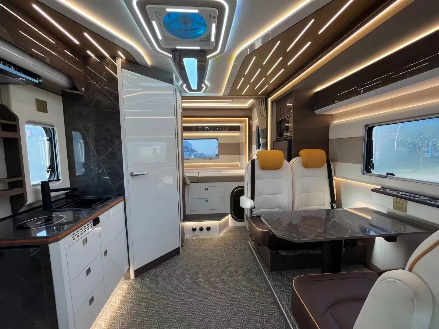 6.5 Ton Double Expandable Motorhome Truck - IVECO Euro 3