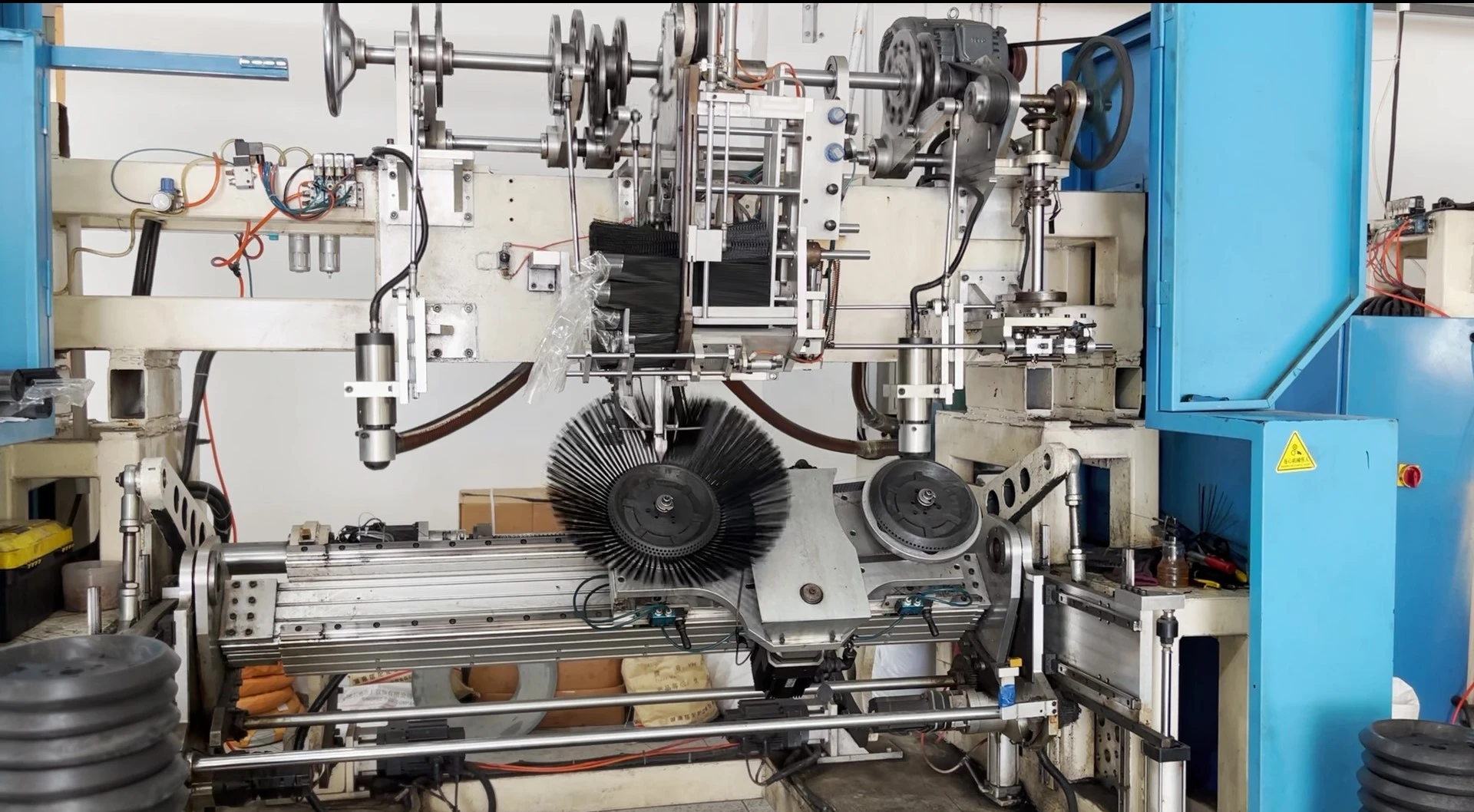 High Quality Convoluted Flat Wafer Brushes For Cat Ba30 126" Angle ...